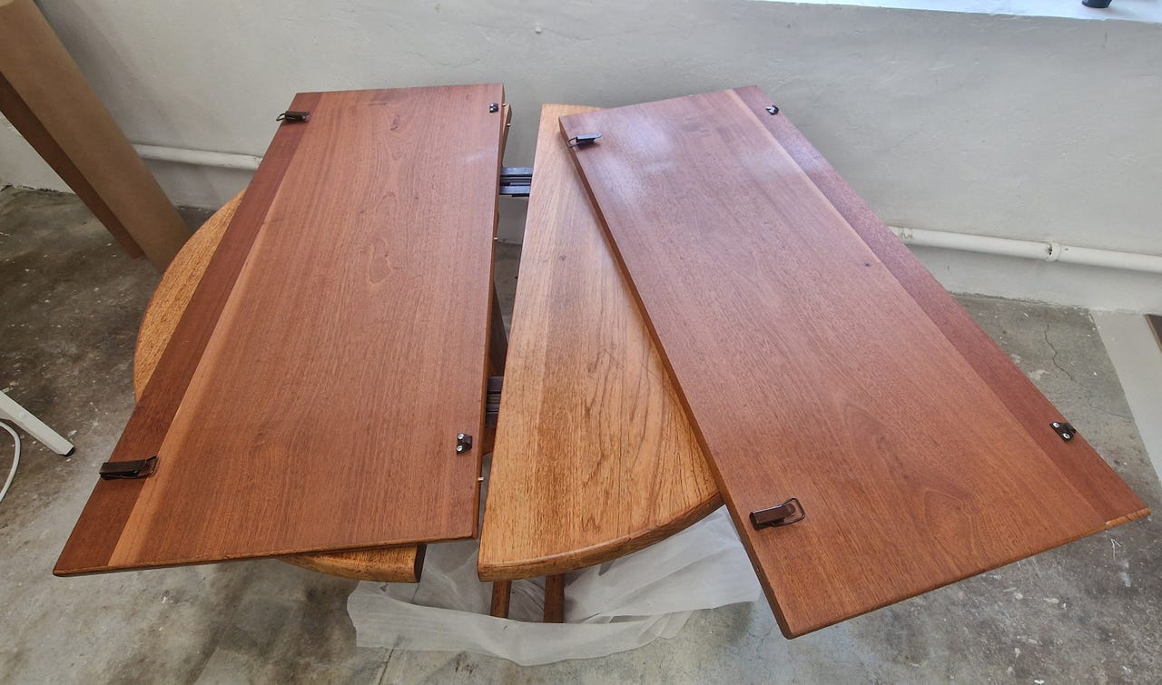 Rundt teak spisebord med ekstra plater | FINN-torget