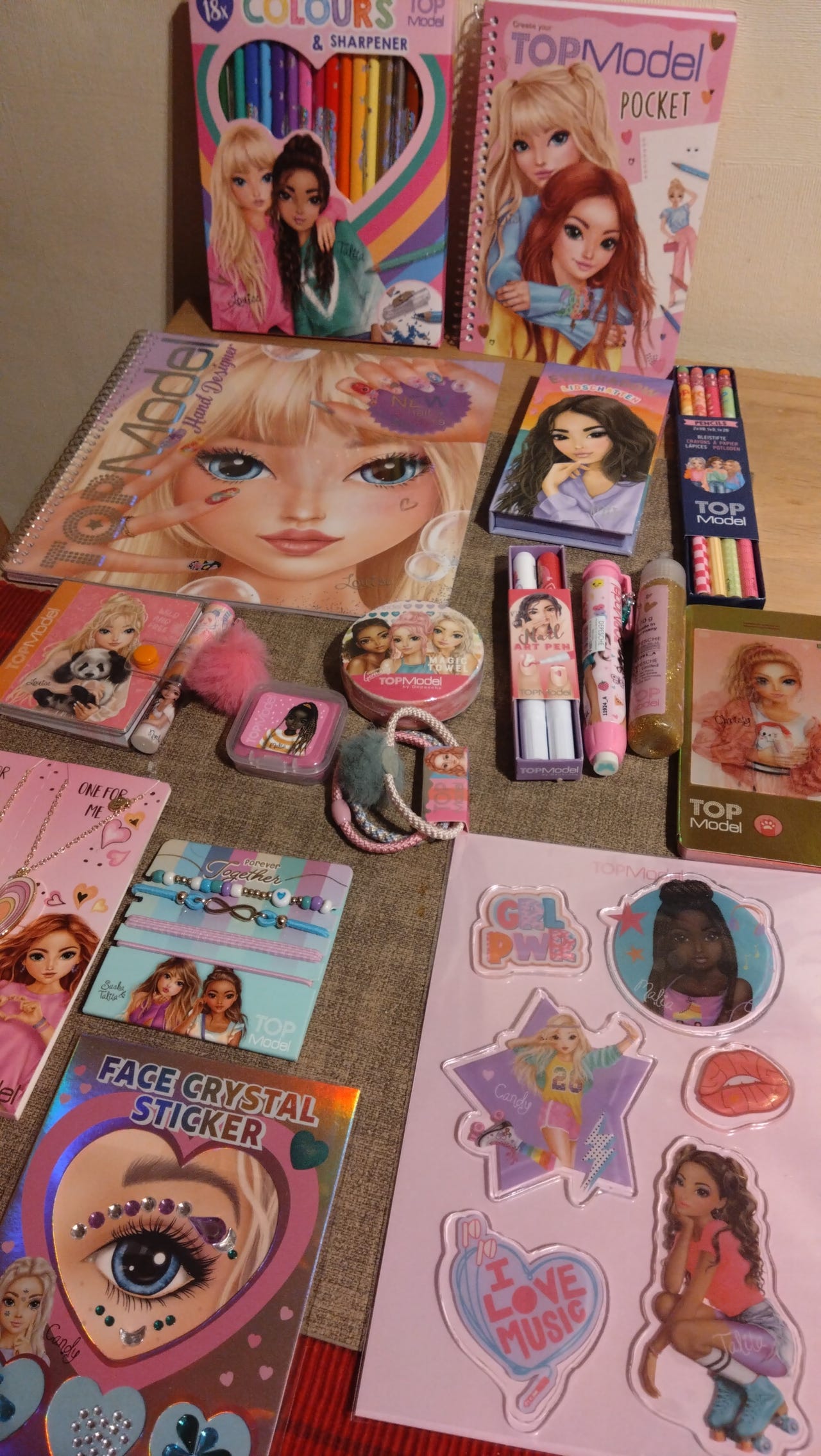 Top model kalendergaver | FINN-torget