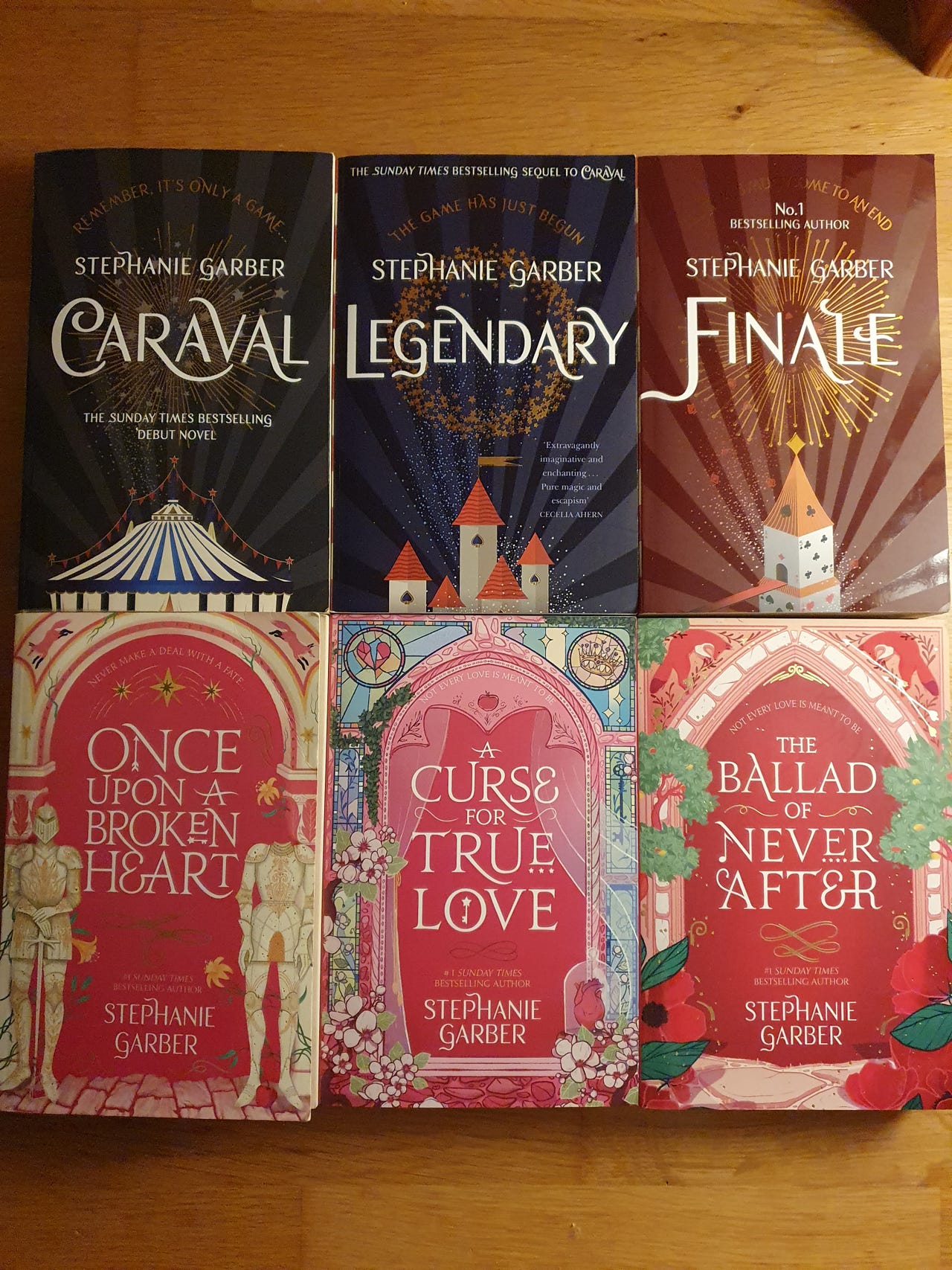 Caraval og ouabh bokserier | FINN-torget