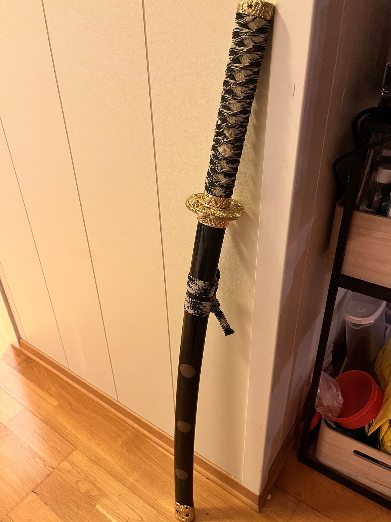 Japansk katana sverd med svart slire | FINN-torget
