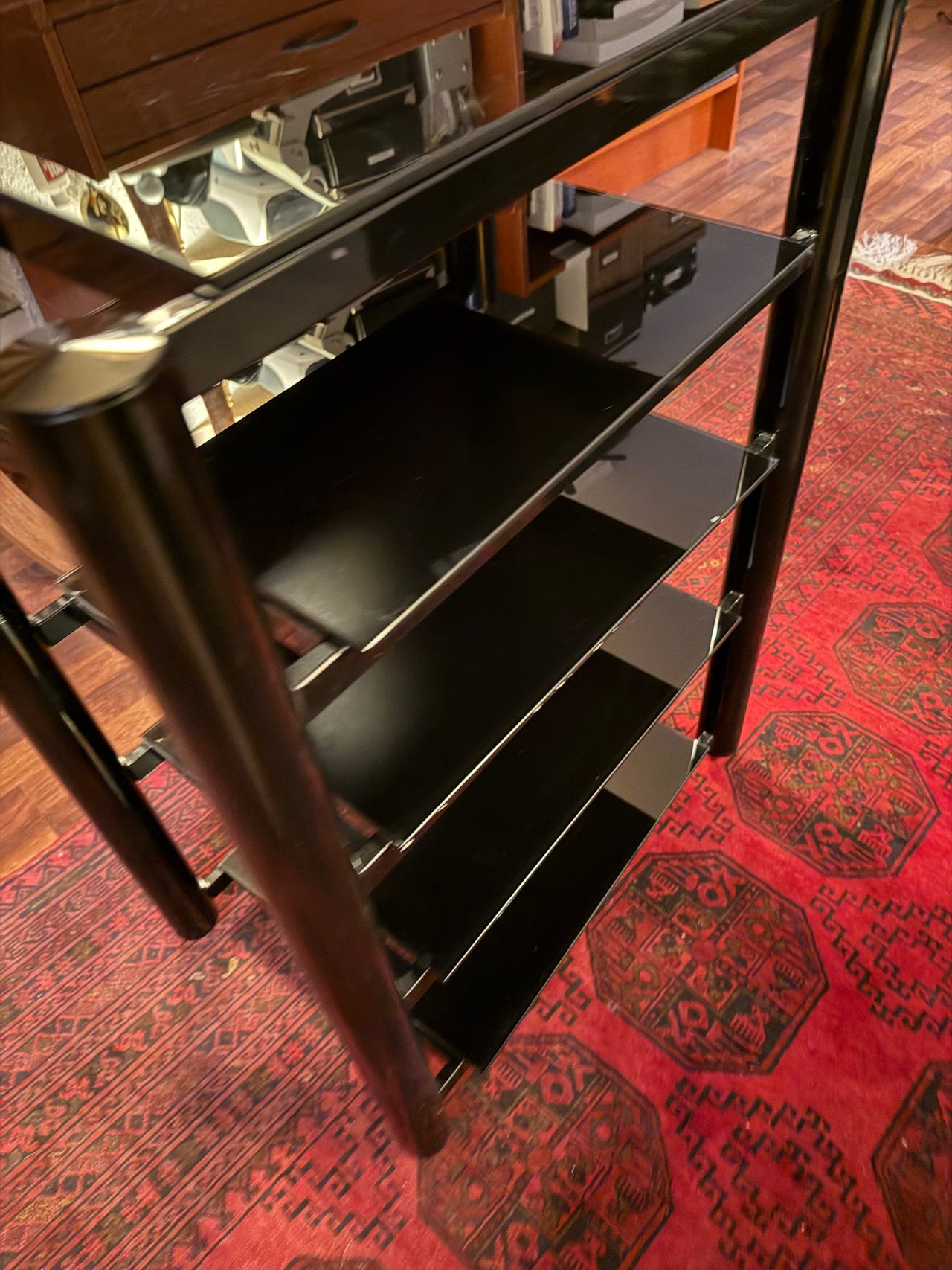 Stereo-rack med 5 hyller i sort glass | FINN-torget