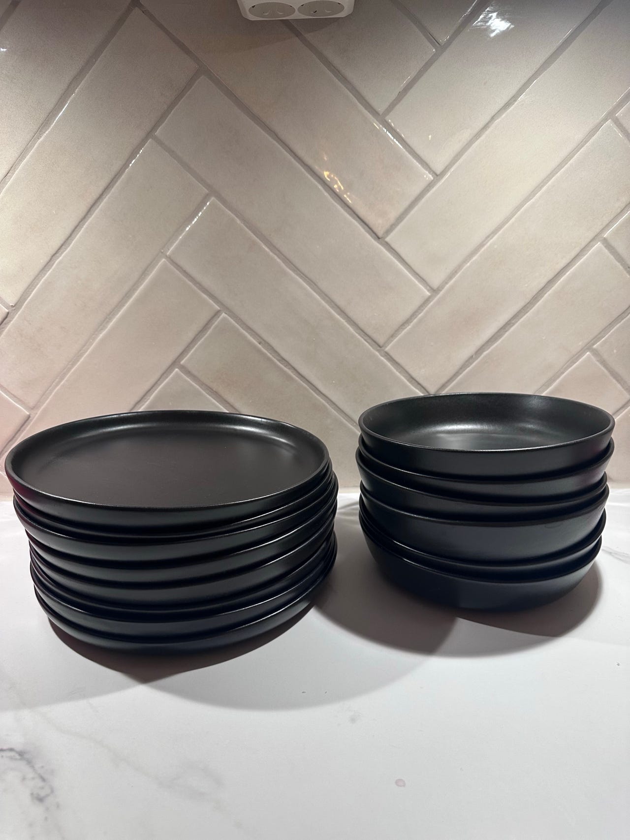 Eva Solo frokost og middagsasjetter og dyptallerken i sort | FINN-torget