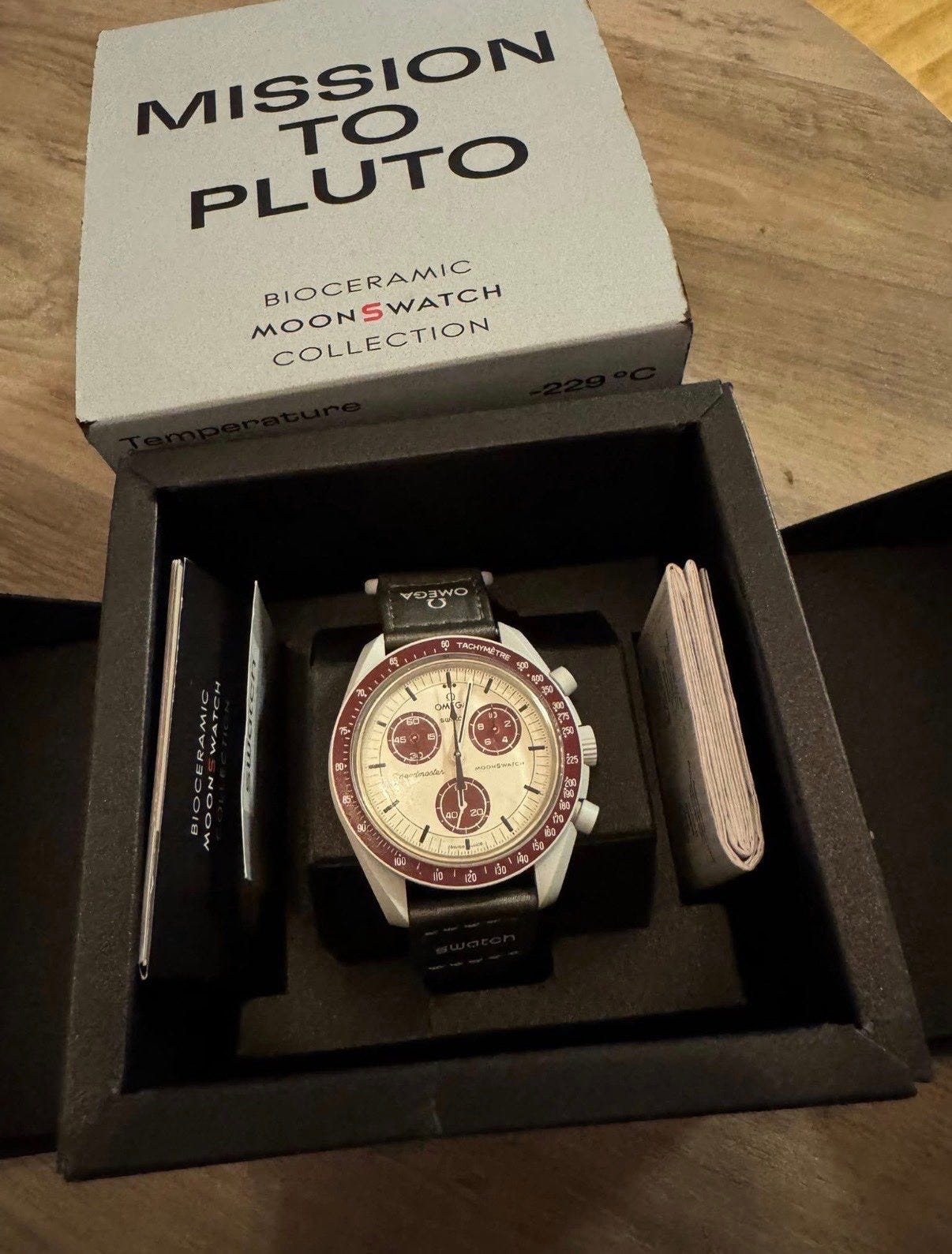 OMEGA x SWATCH – MISSION TO PLUTO Moonswatch | FINN-torget
