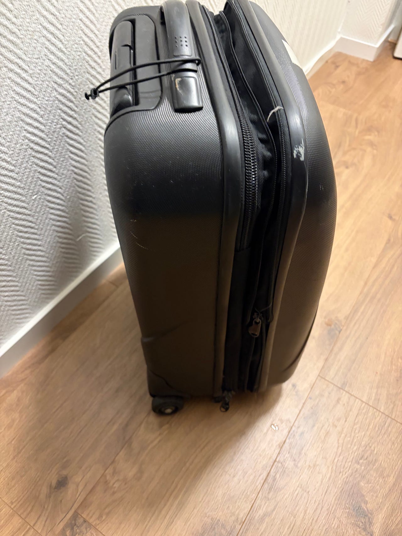 (RESERVERT) Samsonite trillekoffert (carry on størrelse) | FINN-torget