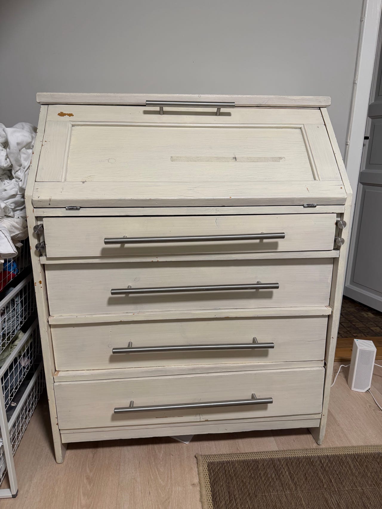 Hvitmalt skatoll med fire skuffer | FINN-torget