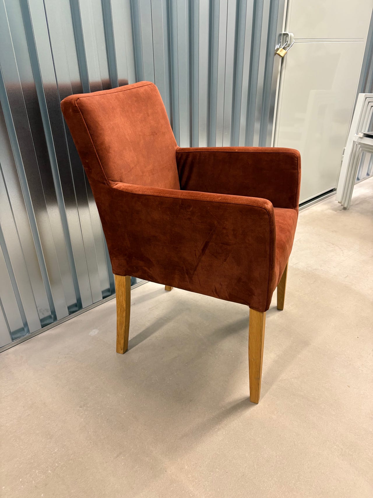 Herlige James spisestoler i rustrød farge fra O. Borgen | FINN-torget