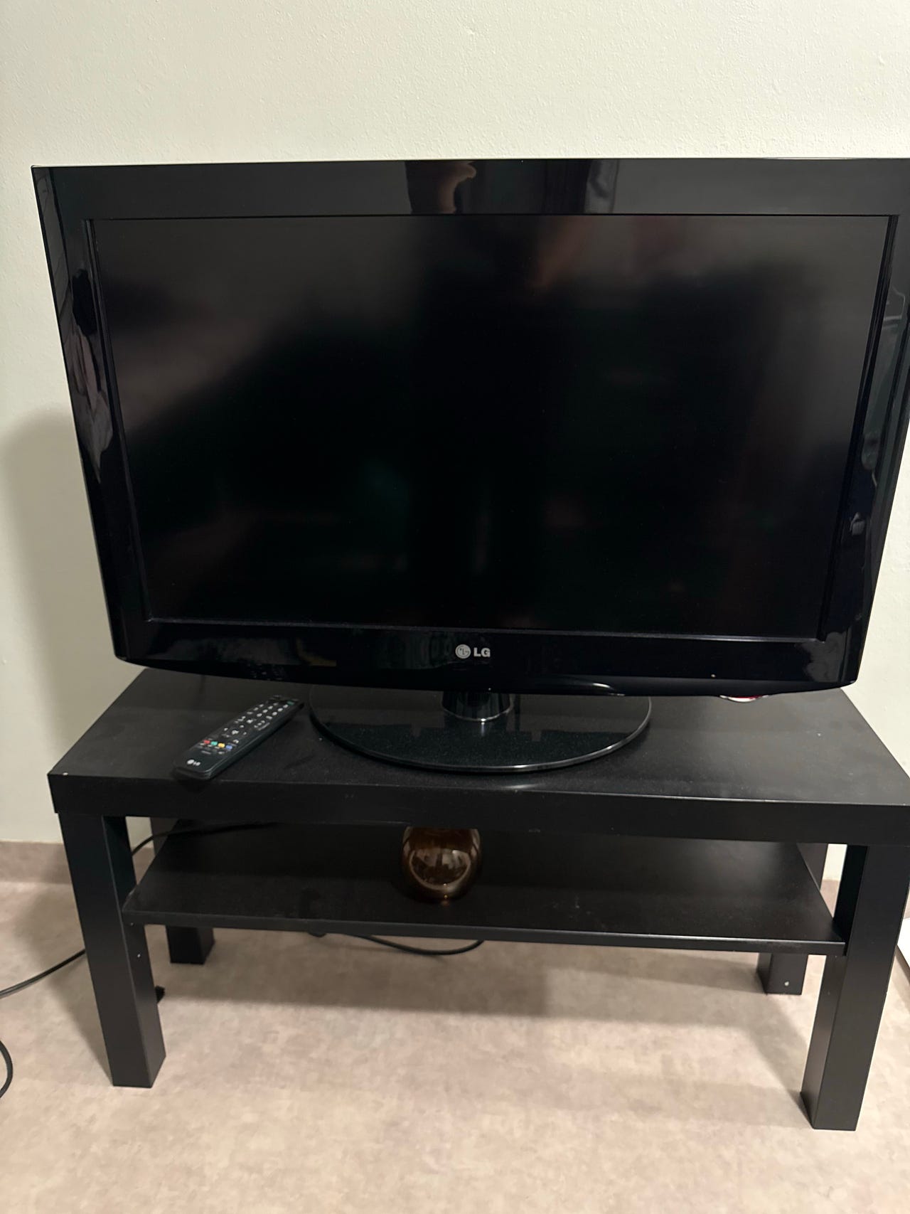 32-inches TV med børd | FINN-torget