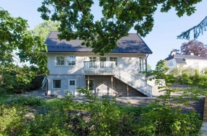 Moderne og lys 3-roms leilighet – egen inngang, rolig beliggenhet, hage ...