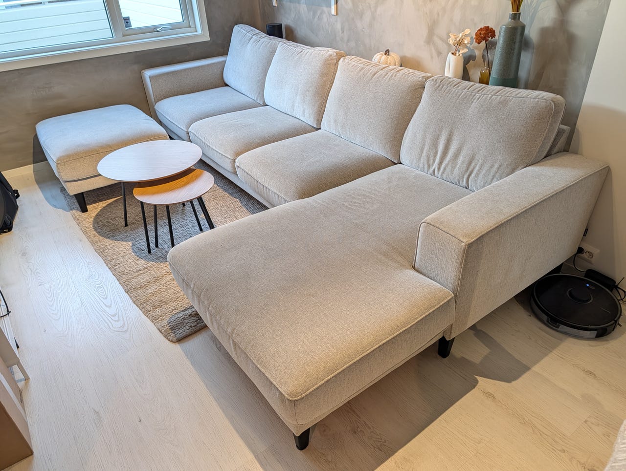Stor og lekker Ventos modulsofa - med puff | FINN-torget