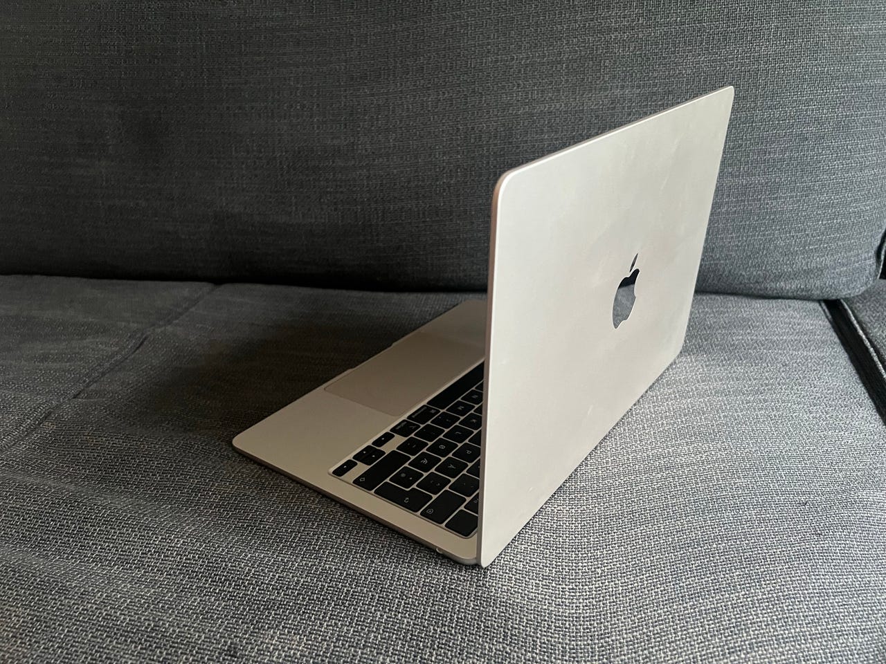 MacBook Air M2 (2022) 13,6" – 512 GB – Starlight – Nesten ubrukt | FINN ...
