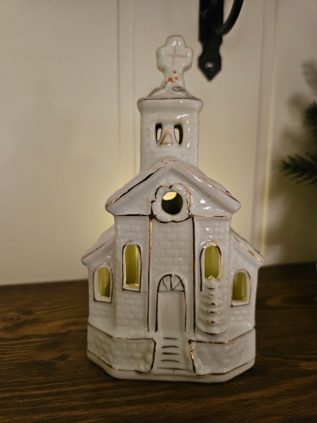 Gammel stavkirke i porselen | FINN-torget