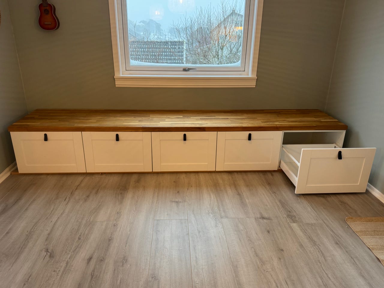 Sittebenk med 5 romslige skuffer (Metod fra IKEA) | FINN-torget