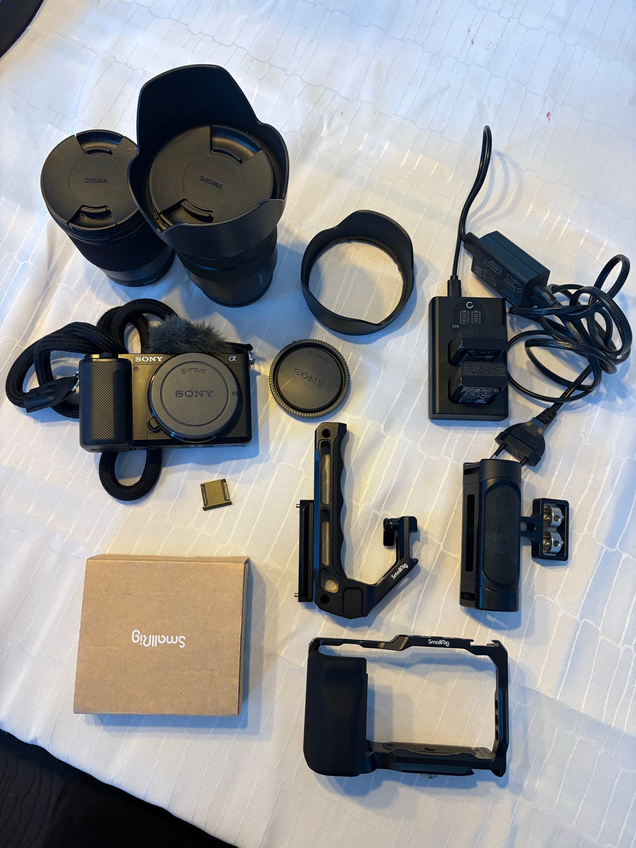 Sony Alpha speilløst kamera med objektiver og tilbehør | FINN-torget