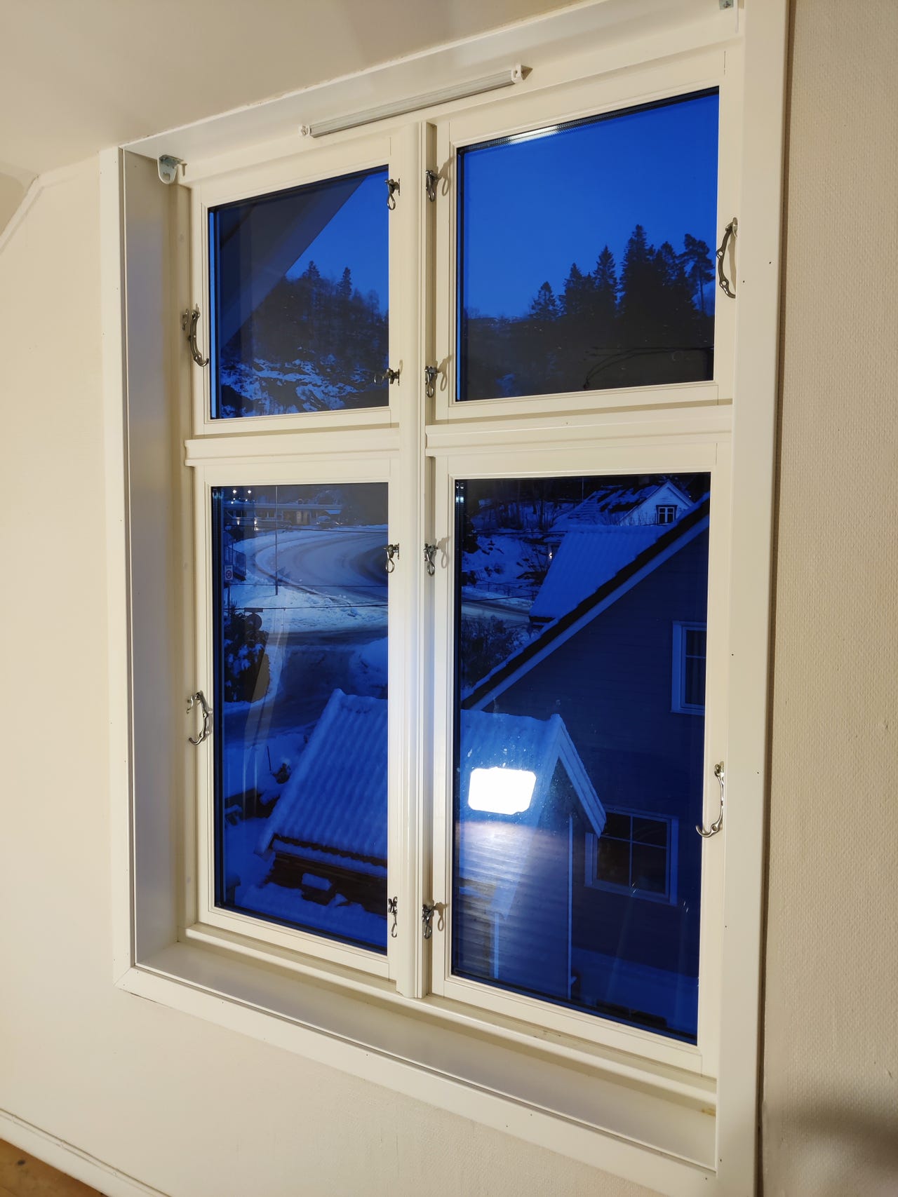 Klassisk vindu med fire felt 1.3 x 1.8 | FINN-torget