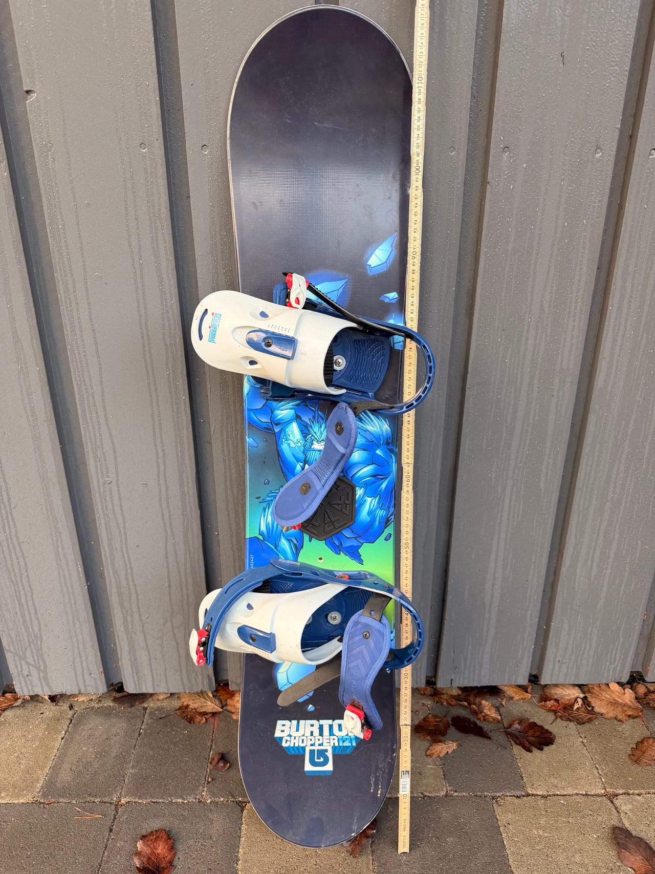 Snowboard +støvler til barn/ungdom. 200kr/brett. 100kr/skopar. alt er ...