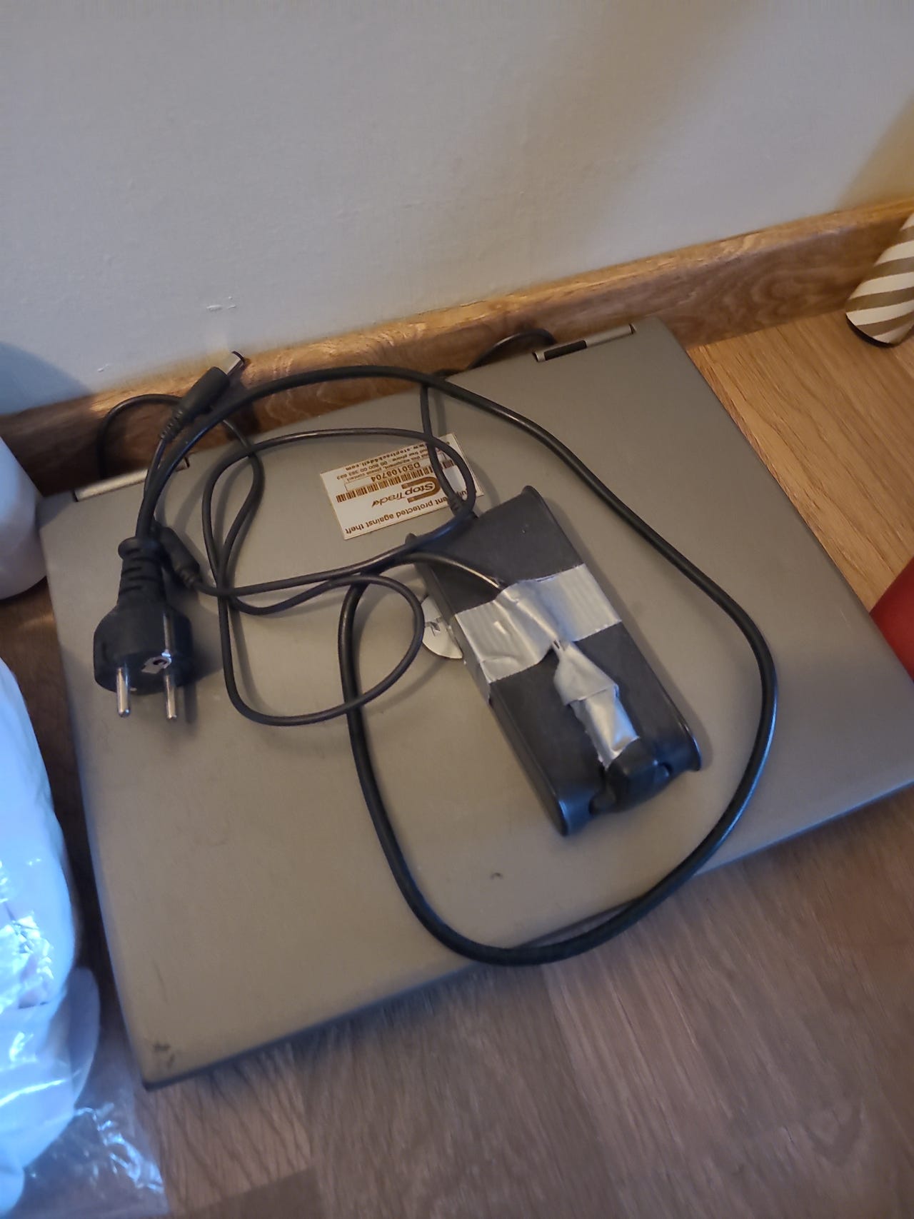 Dell Latitude D600 (mangler HDD og batteri, dårlig ladekabel) | FINN-torget