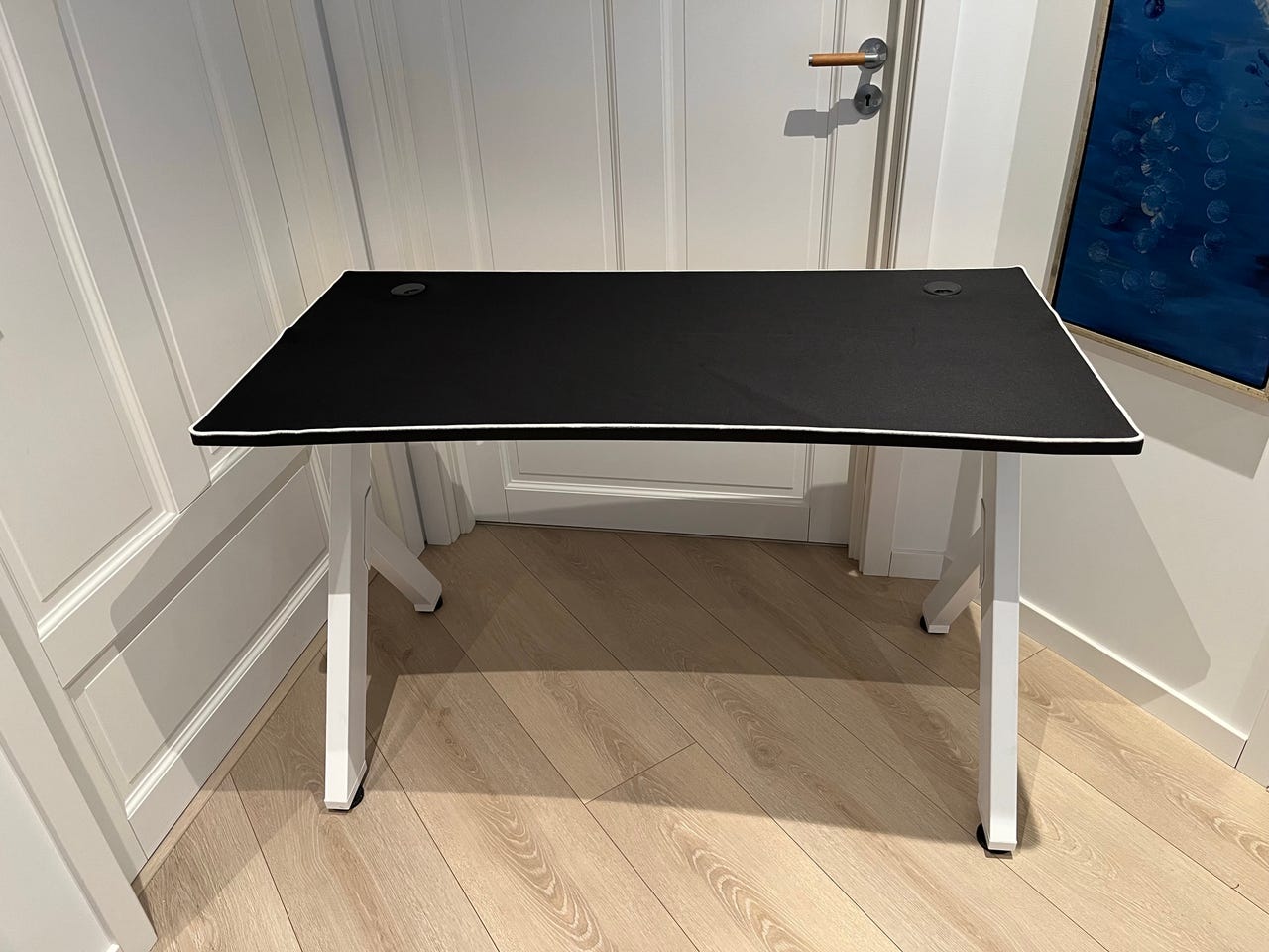 Svive Cygnus Gaming Desk Matt Hvit | FINN-torget