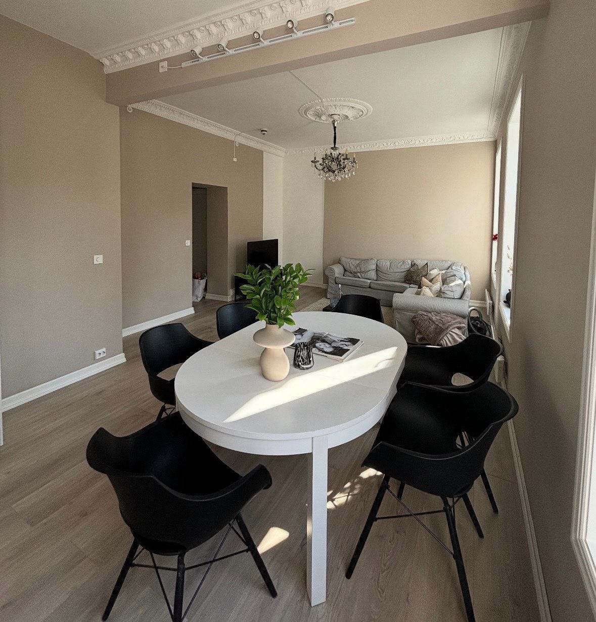 Uttrekkbart spisebord sentralt på Frogner | FINN-torget