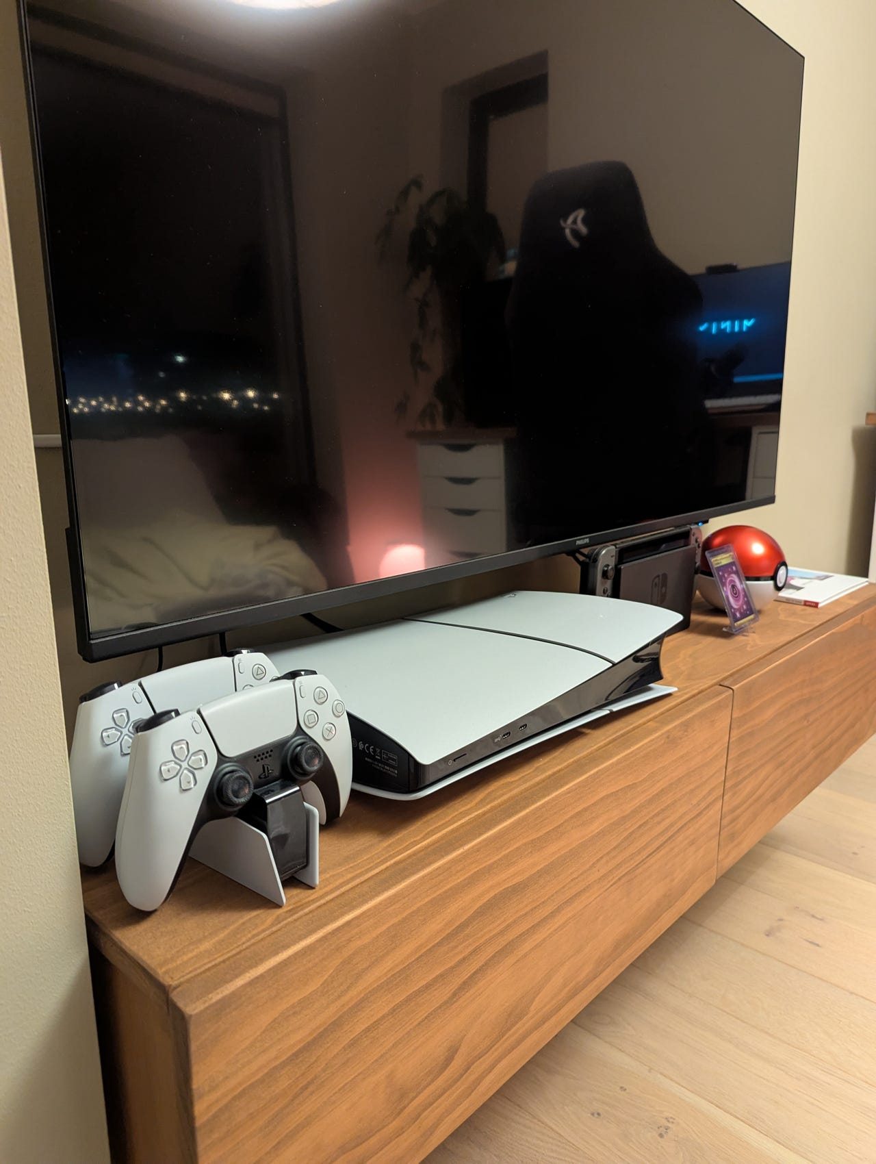 PS5 Slim Digital | Pent og veldig lite brukt PS5 med 2 kontroller og ...