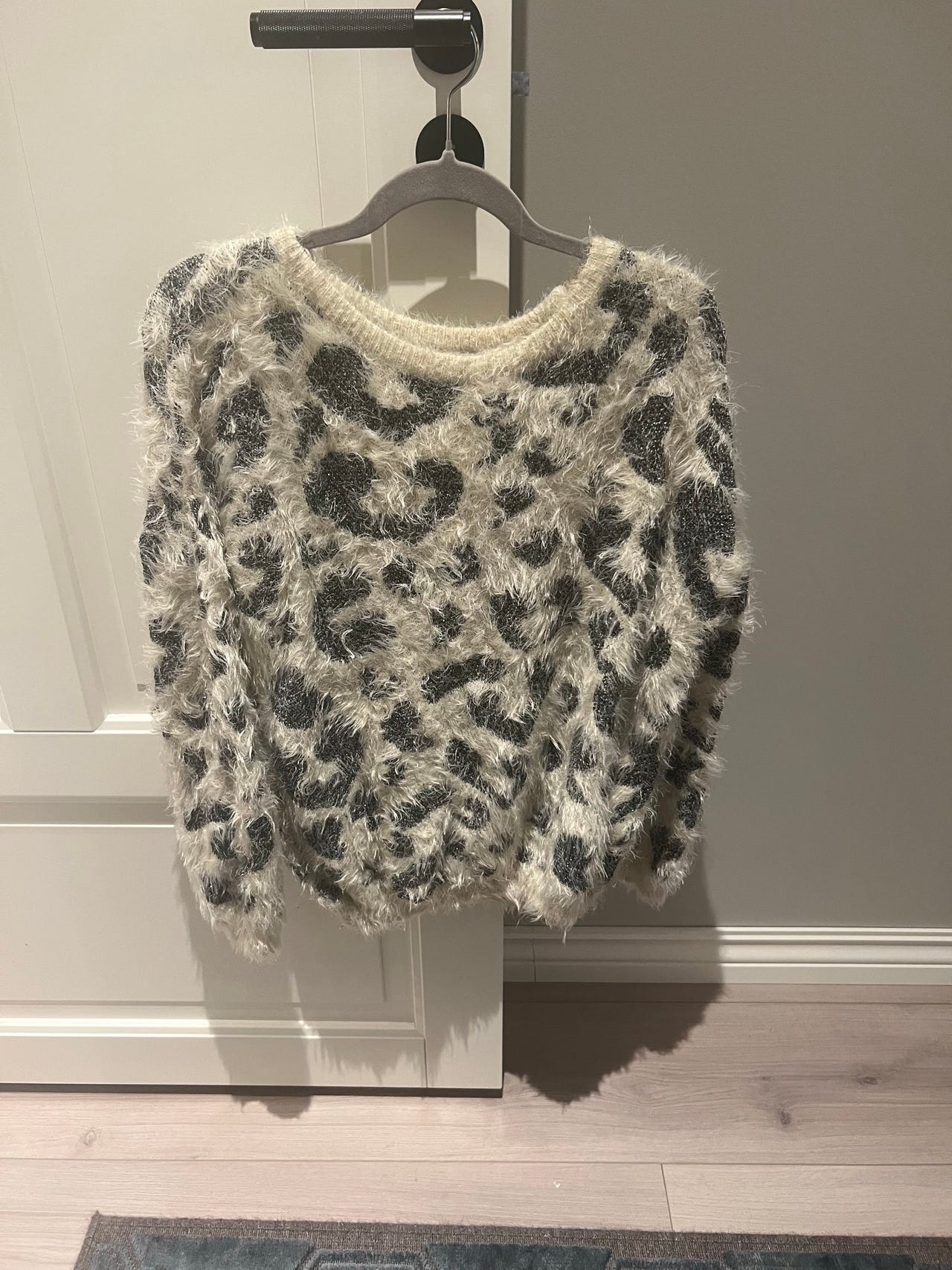 Kul leopard genser | FINN-torget