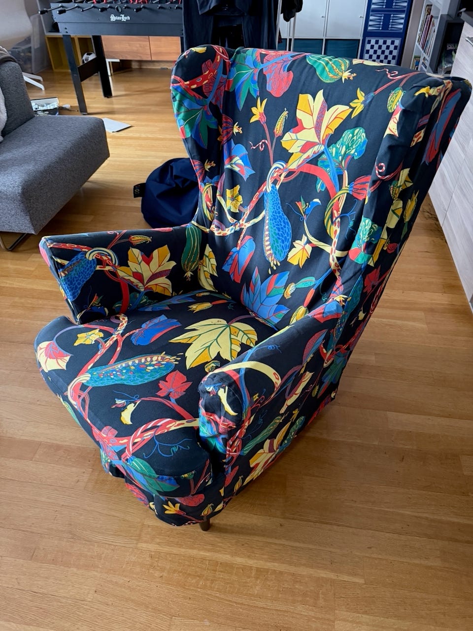 Strandmon Ørelappstol med Stigsbo trekk | FINN-torget