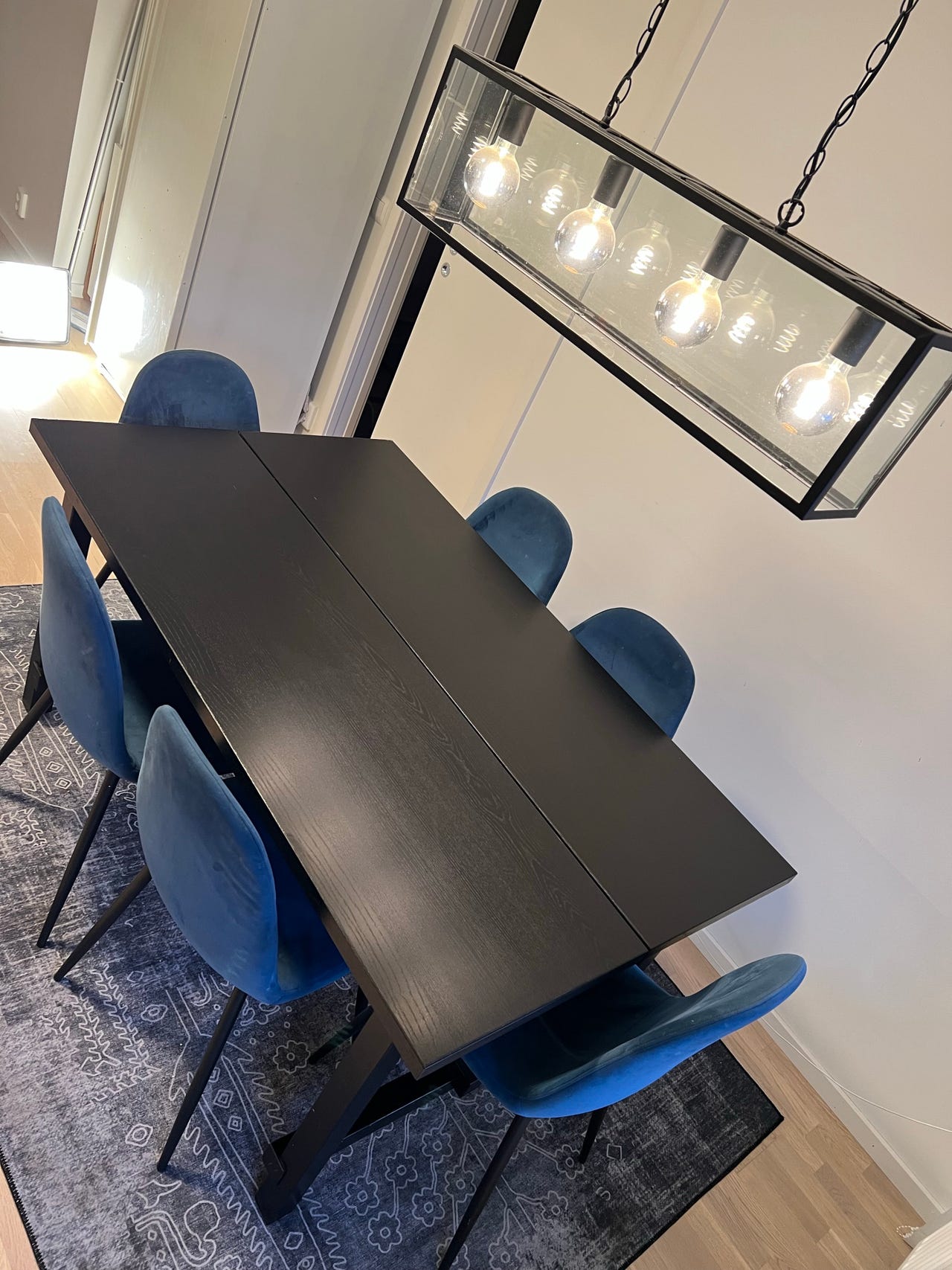 Spisebord med stoler | FINN-torget