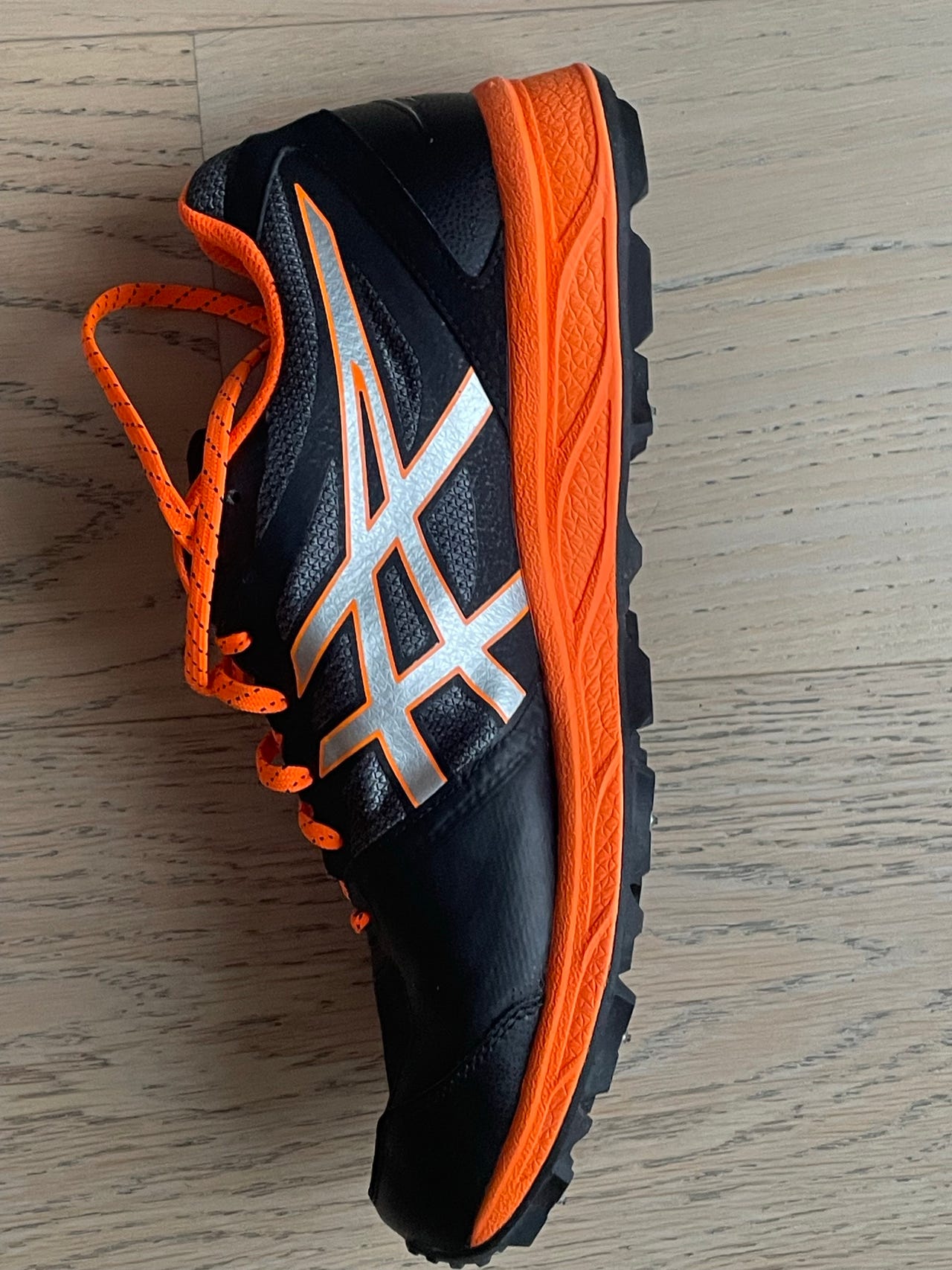 Asics Vinter Terreng/løpe Sko m/PIGGER | FINN-torget