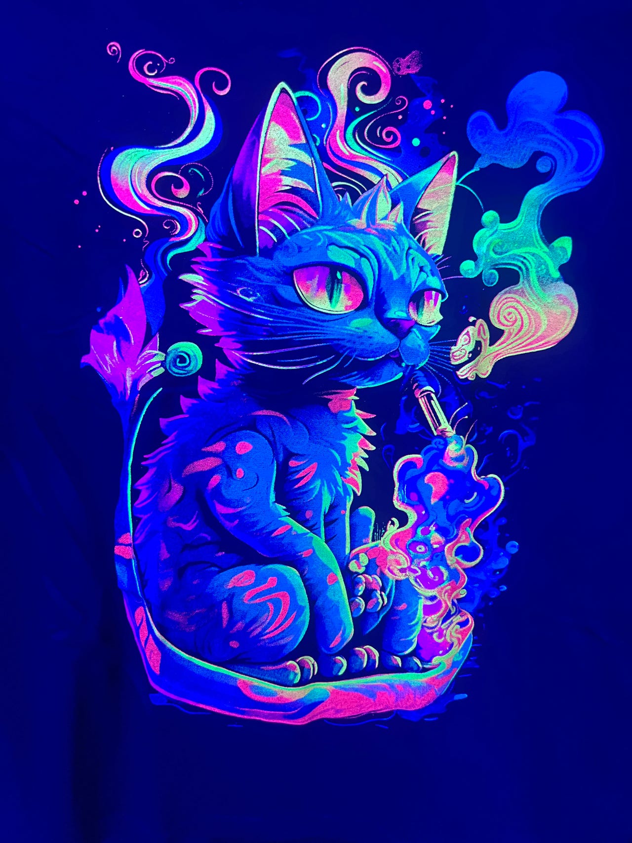 Psychedelic cat t-shirt neon light size L | FINN-torget