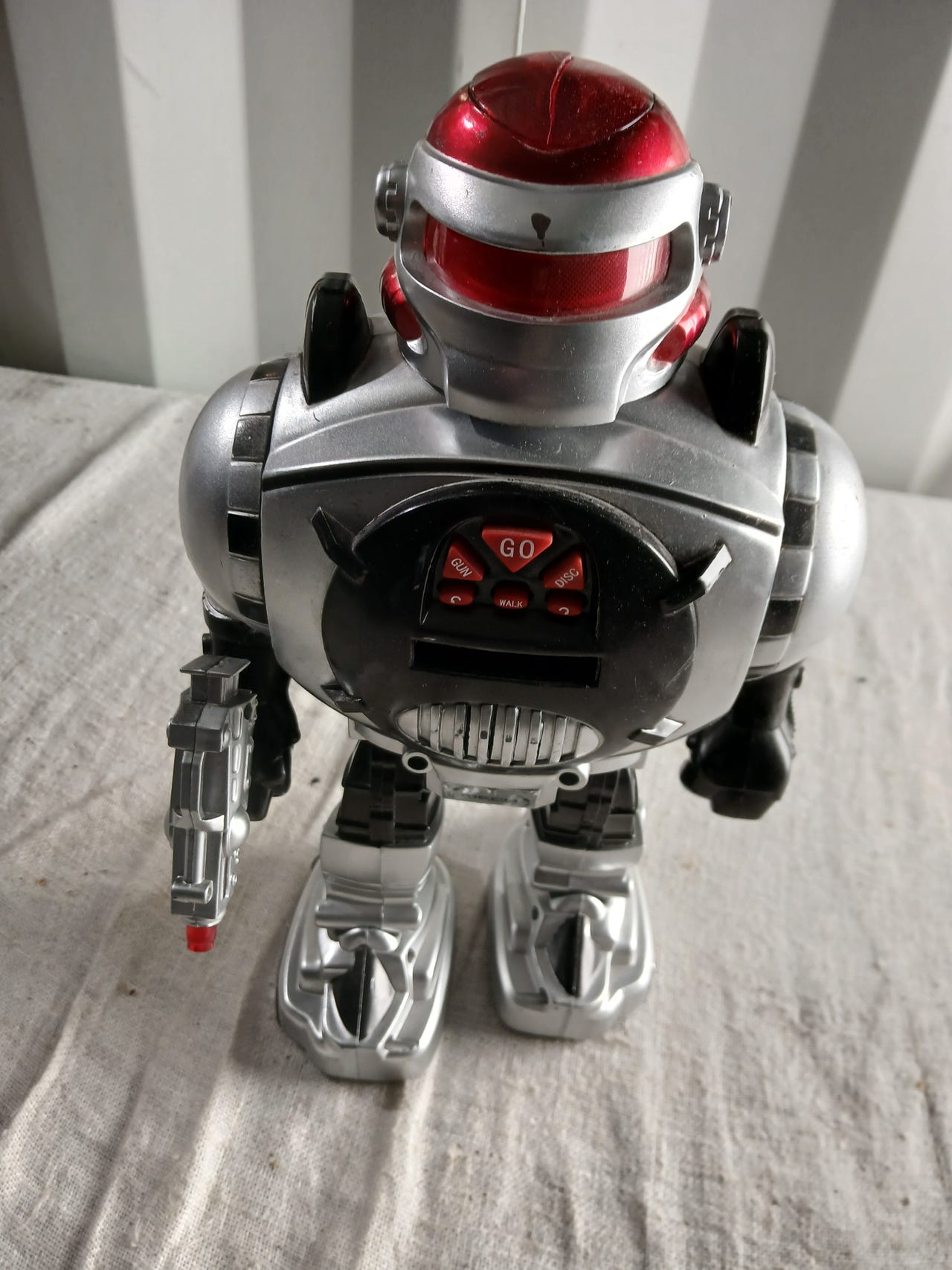 Robo Shooter gående robot – fjernstyrt, utestet (Think Gizmos-type ...