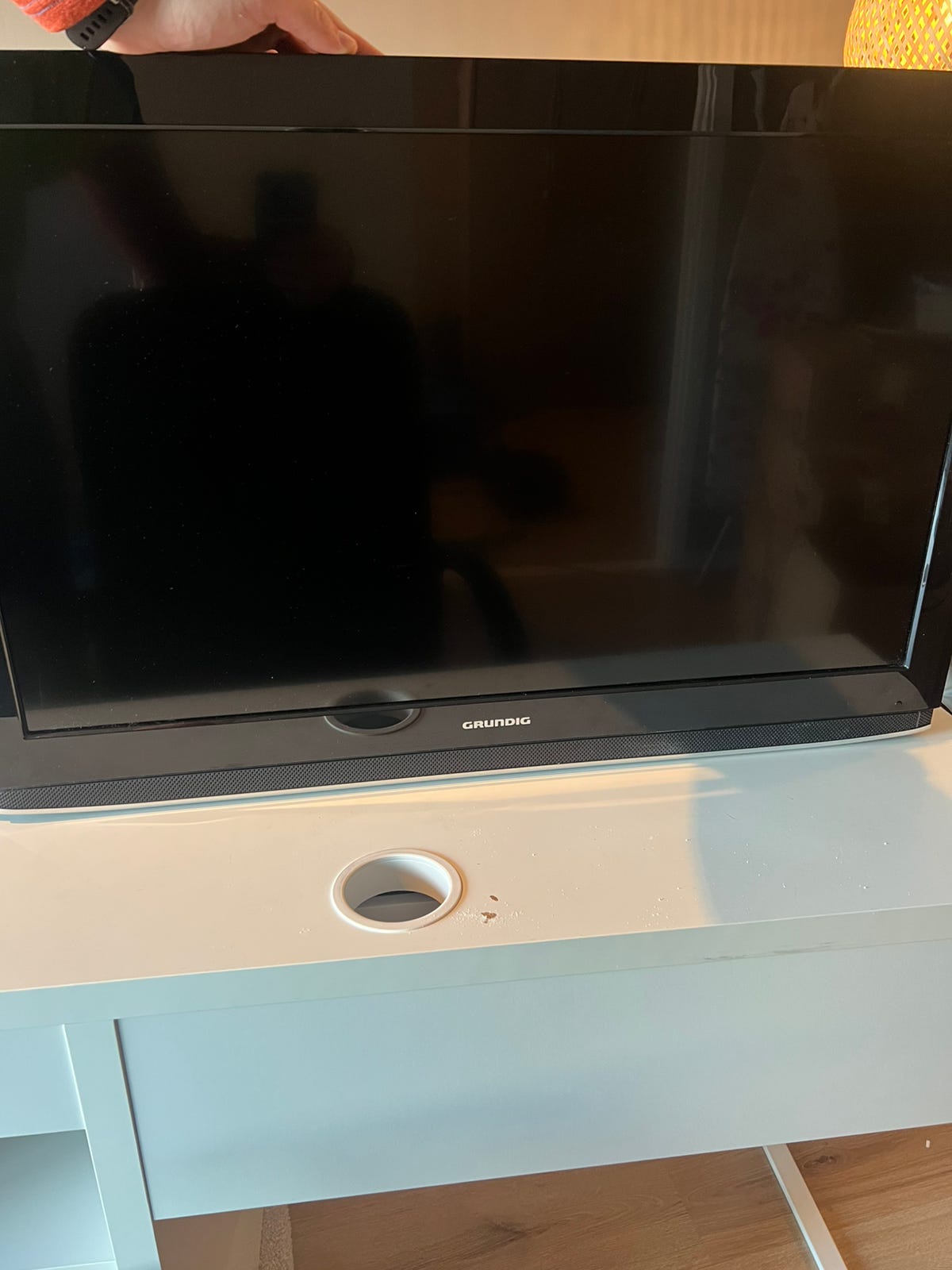 Grundig 32’ TV med veggfeste | FINN-torget