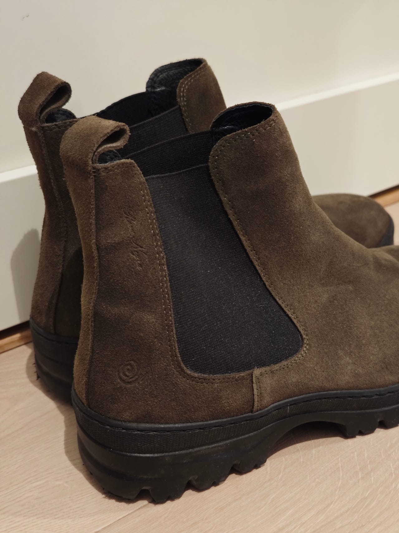 Grønne støvler med pigger str 42 Chelsea-model | FINN-torget