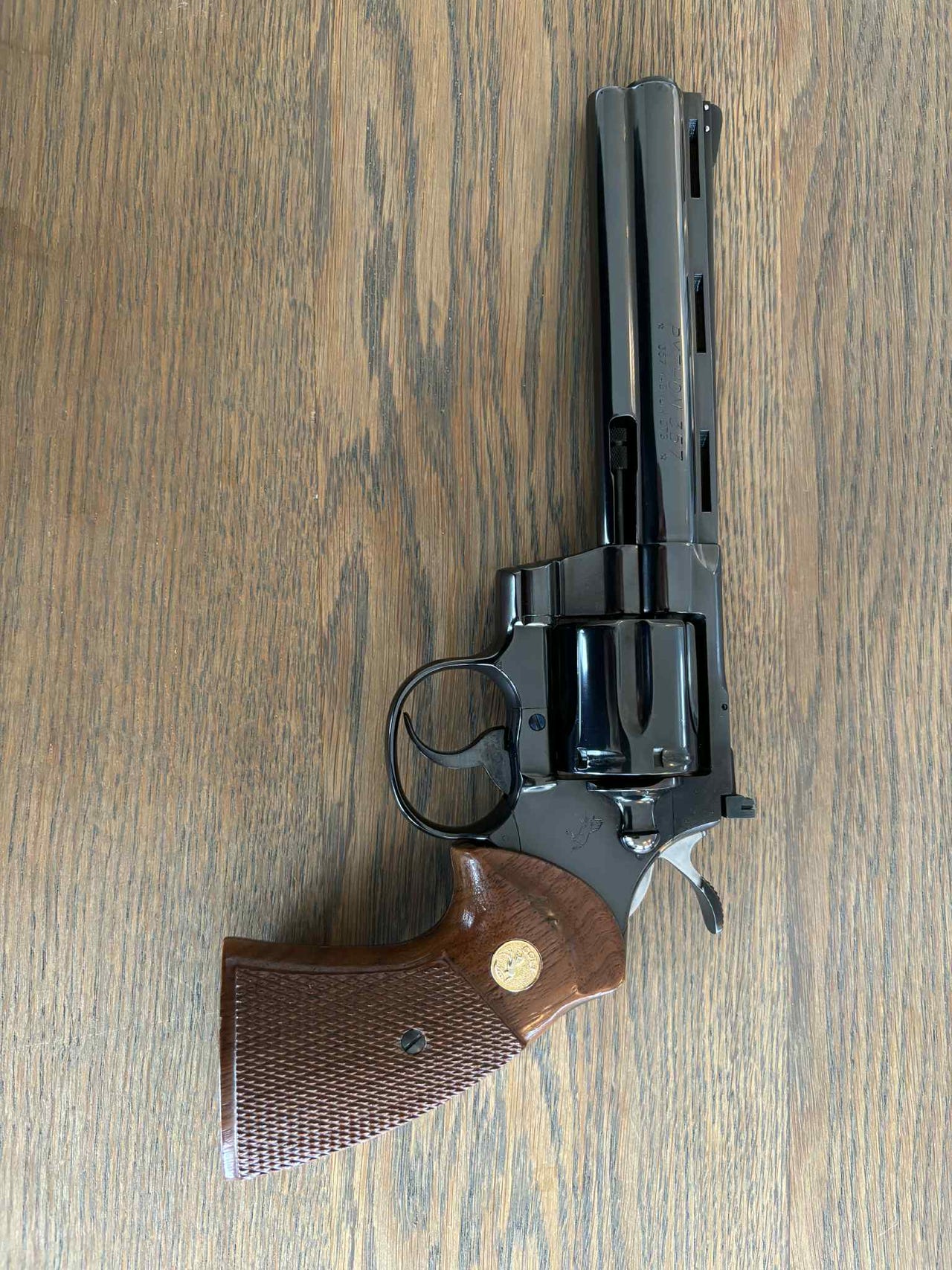 Strøken Colt Python fra Python revolvernes gullalder. Med tilbehør. | FINN-torget