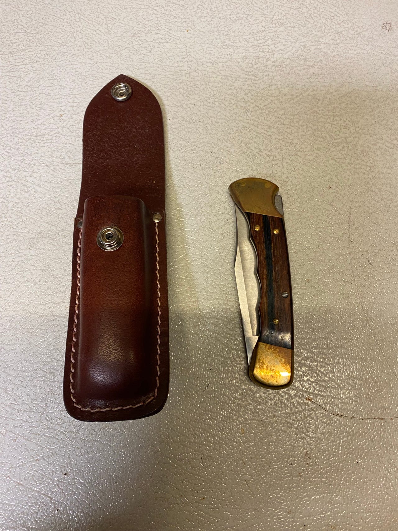 Lommekniv med lærslire | FINN-torget