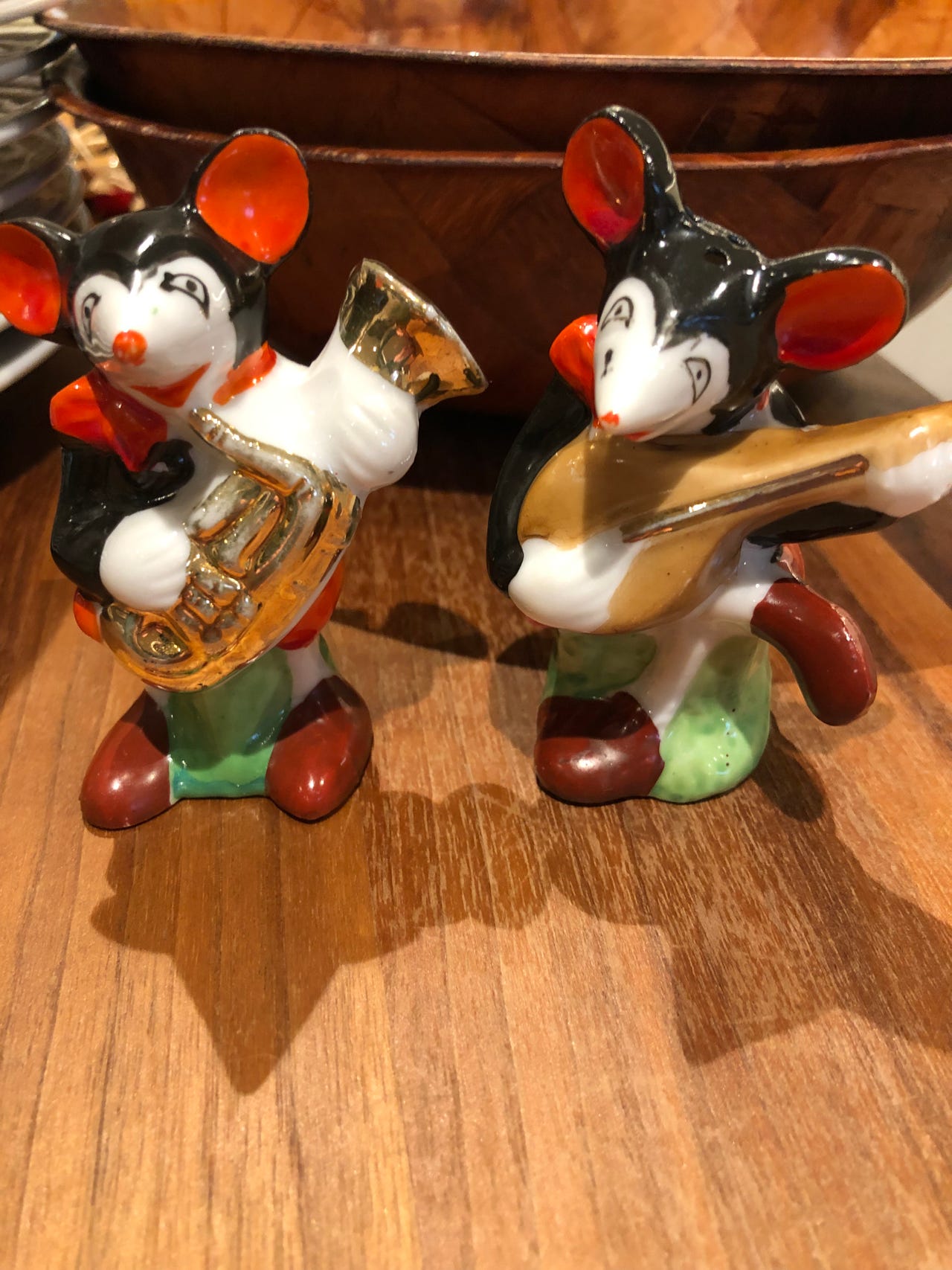Salt og pepper bøsser MICKEY-musikere (banjo og trombone) i porselen ...