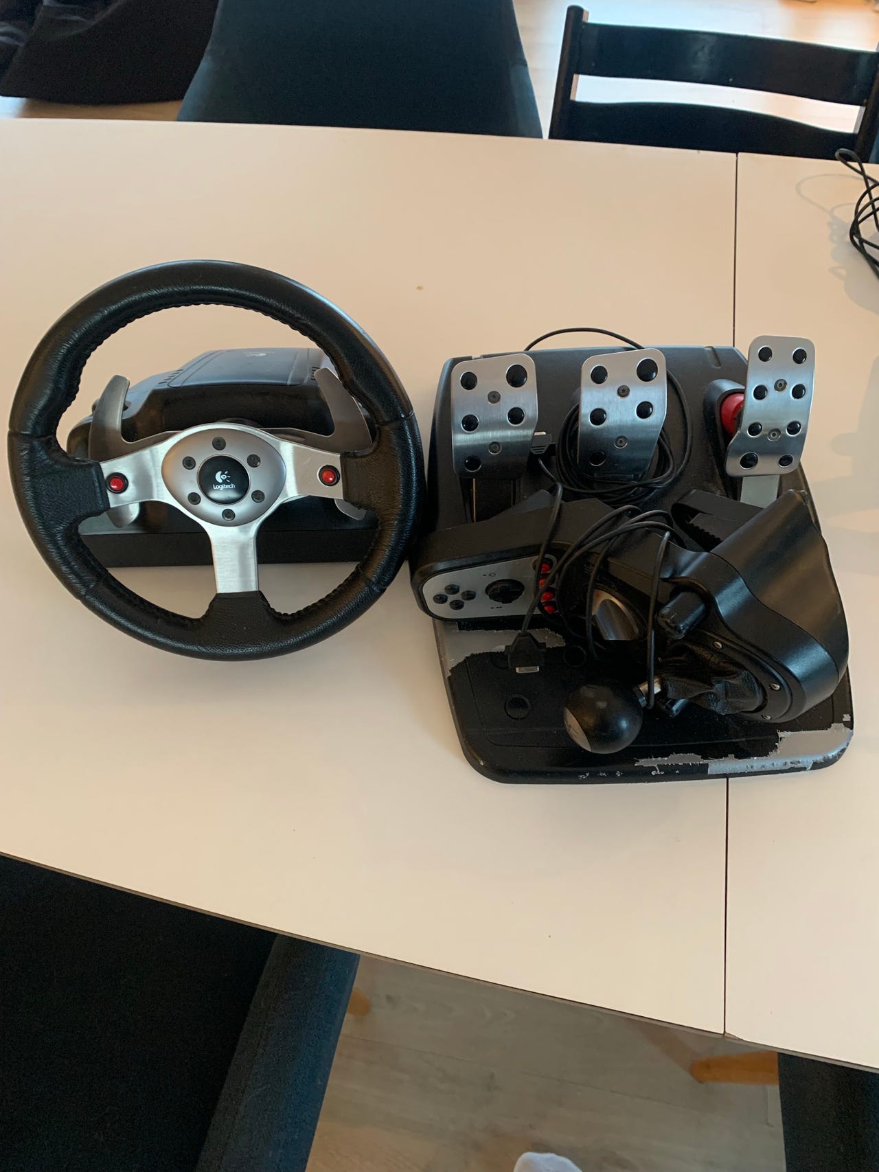 Logitech G25 Racing Wheel med pedalsett og girspak | FINN-torget