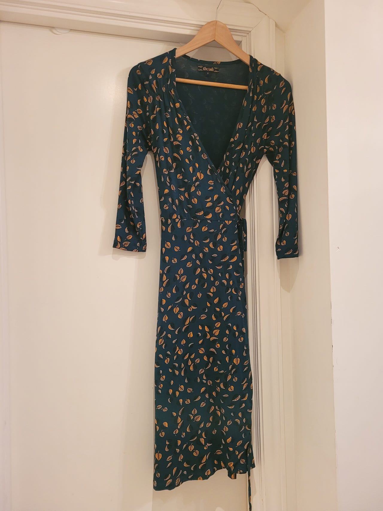 Omslagskjole fra King Louie selges | FINN-torget