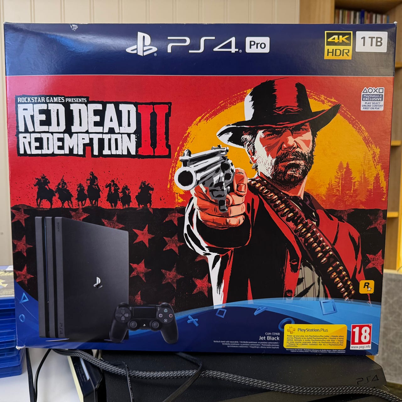 PlayStation 4 Pro spillkonsoll 1TB svart med to kontroller og åtte ...