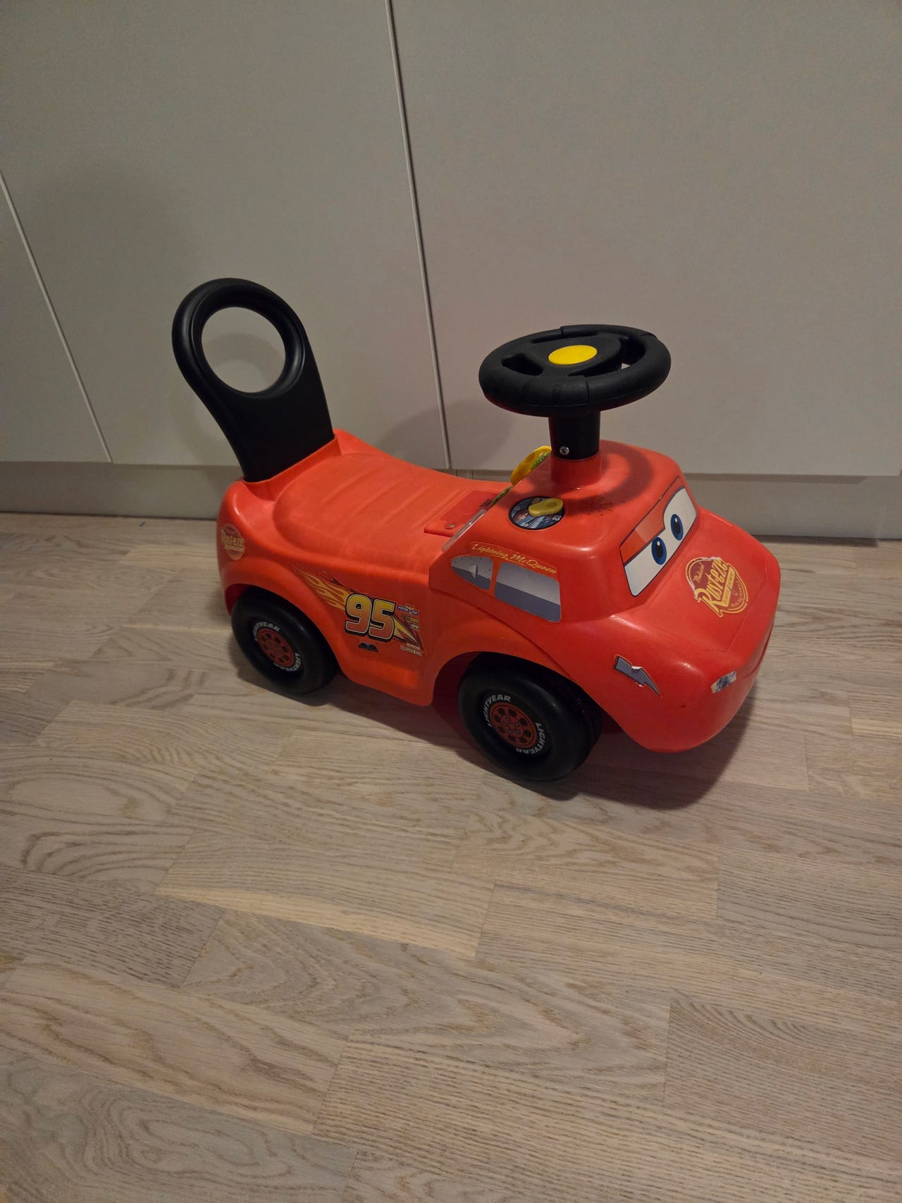 Sparkebil / gåbil – Lynet McQueen (Cars) | FINN-torget