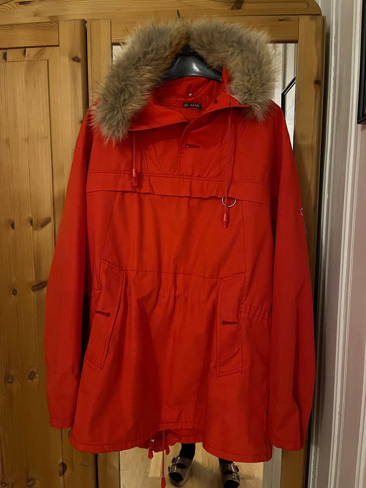 Fjellanorakk Ajak Vintage m nydelig stor pels Rød Bomull Dame 40 | FINN ...