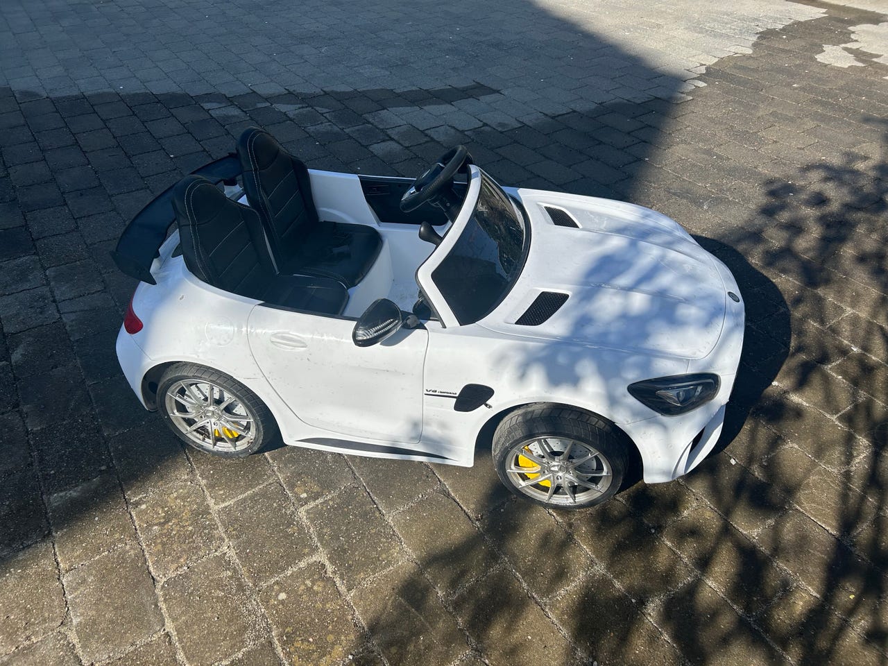 Elbil for barn Mercedes AMG - hvit | FINN-torget