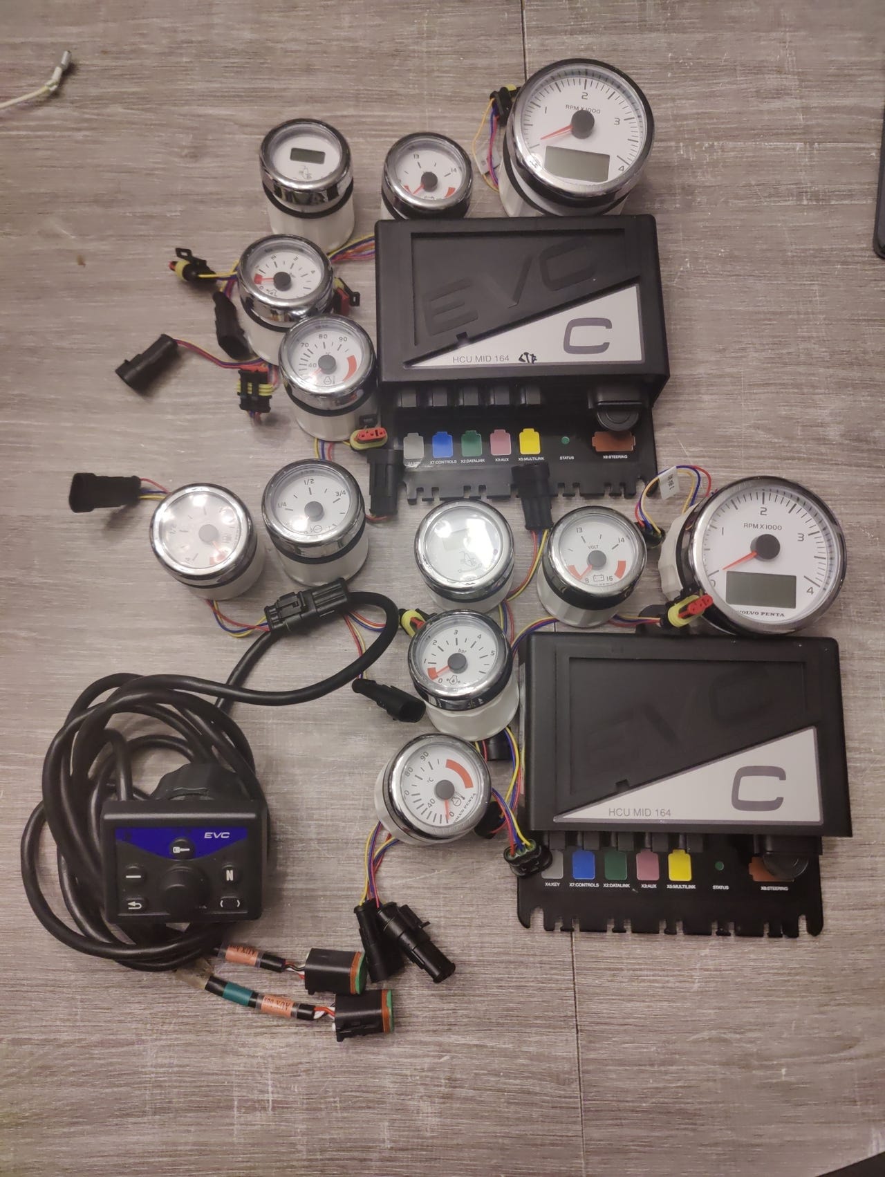 Volvo Penta EVC-C instrumenter og HCU | FINN-torget