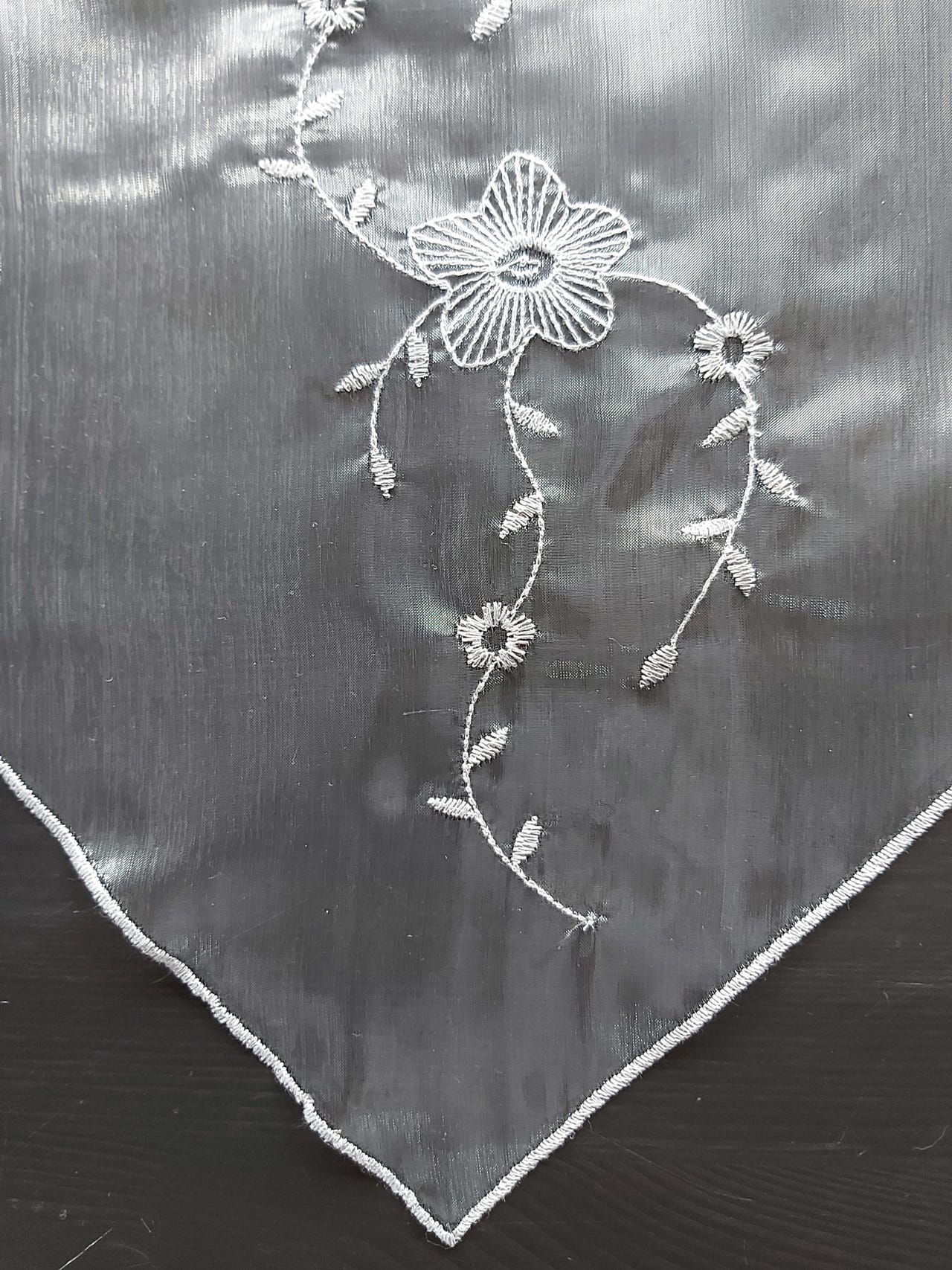 Flott bordløper fra Black design | FINN-torget