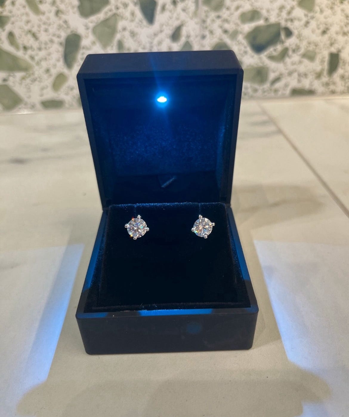 2.04 CT - ØREDOBBER - 14K GULL | FINN-torget