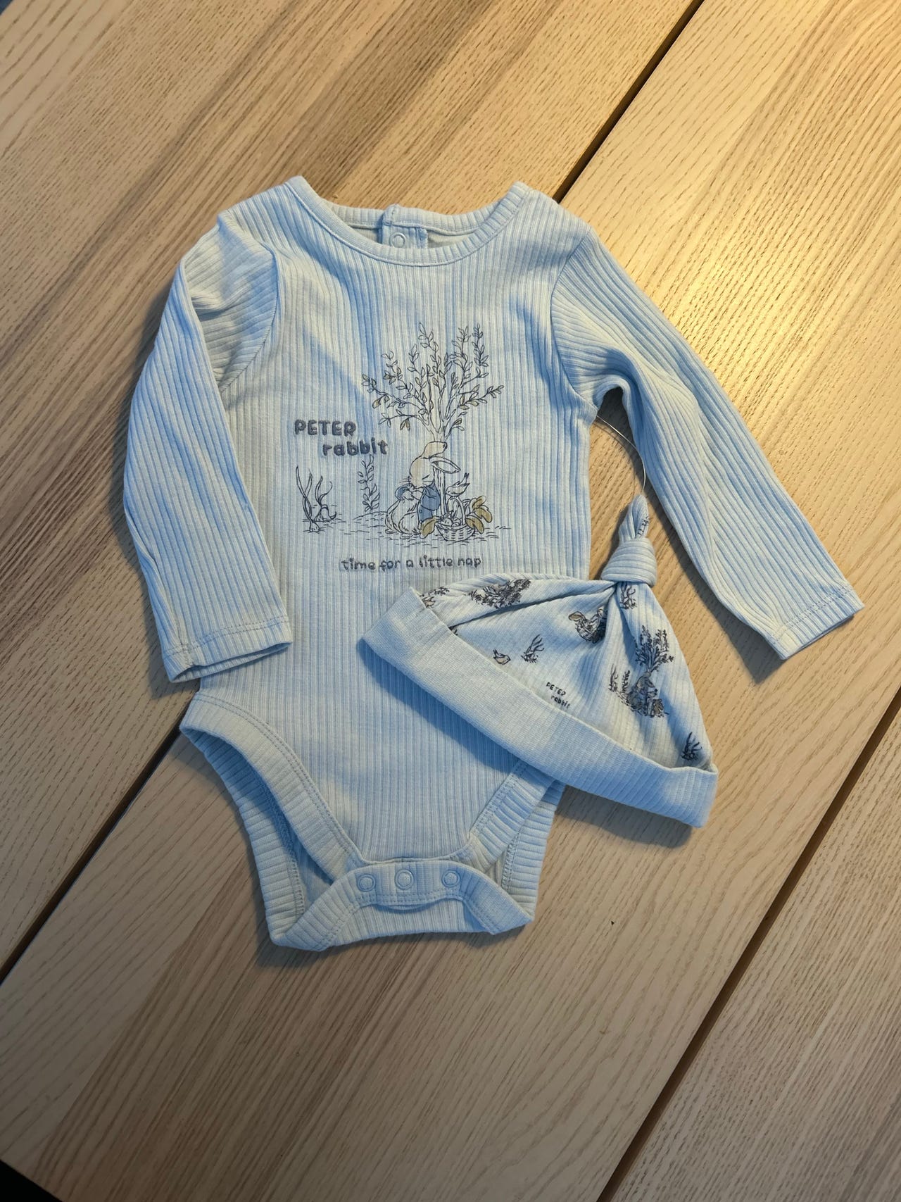Helt ny Peter Rabbit body og lue 6-9 mnd (str 74) | FINN-torget