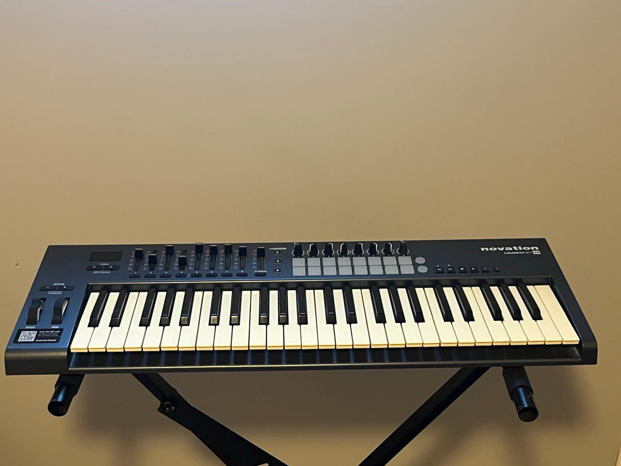 Novation Launchkey 49 MIDI Keyboard | FINN-torget