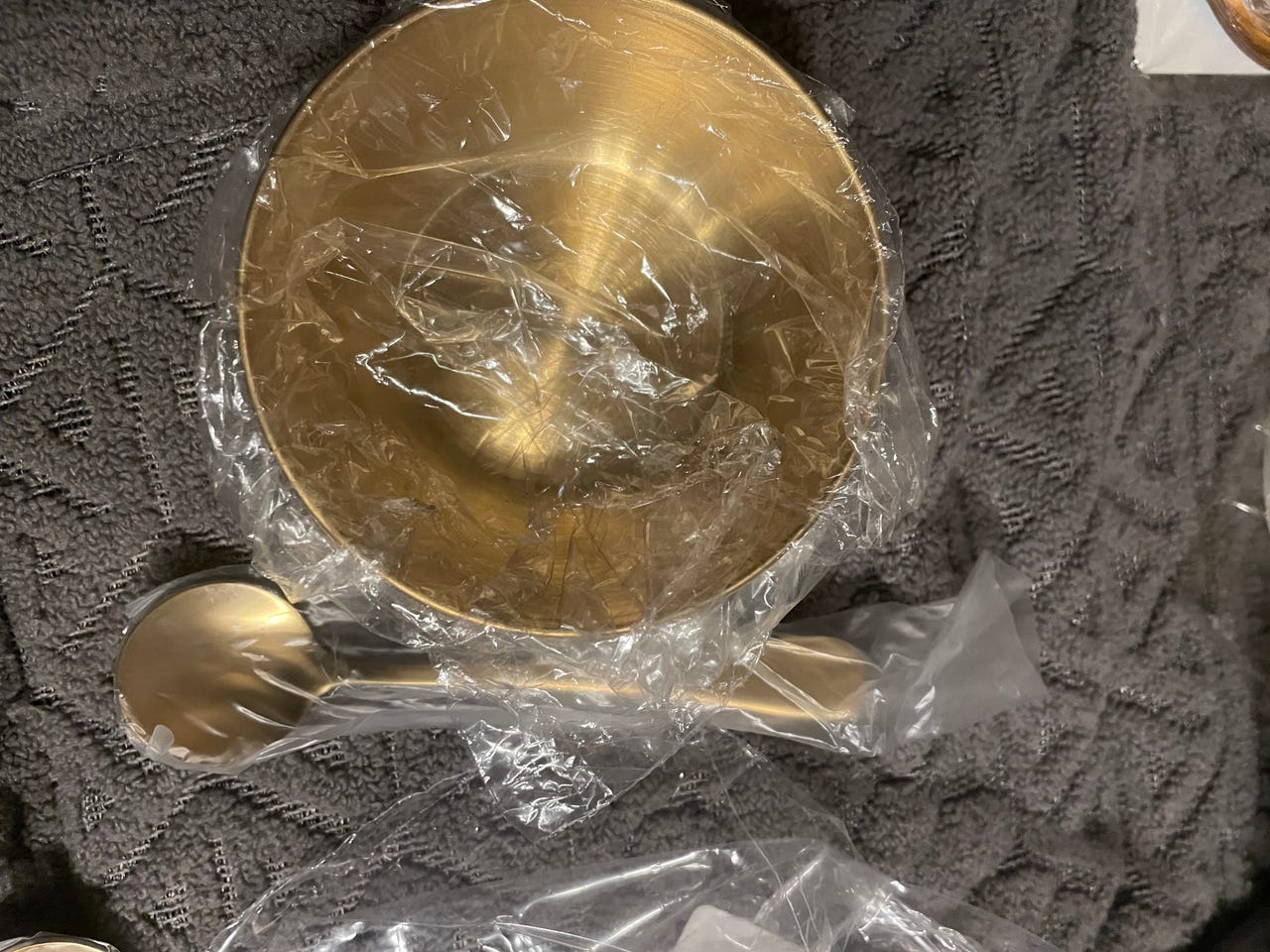 Gold color cup and spoons | FINN-torget