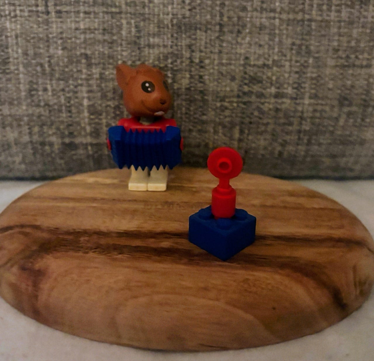 LEGO Fabuland Robby rabbit and accordion | FINN-torget