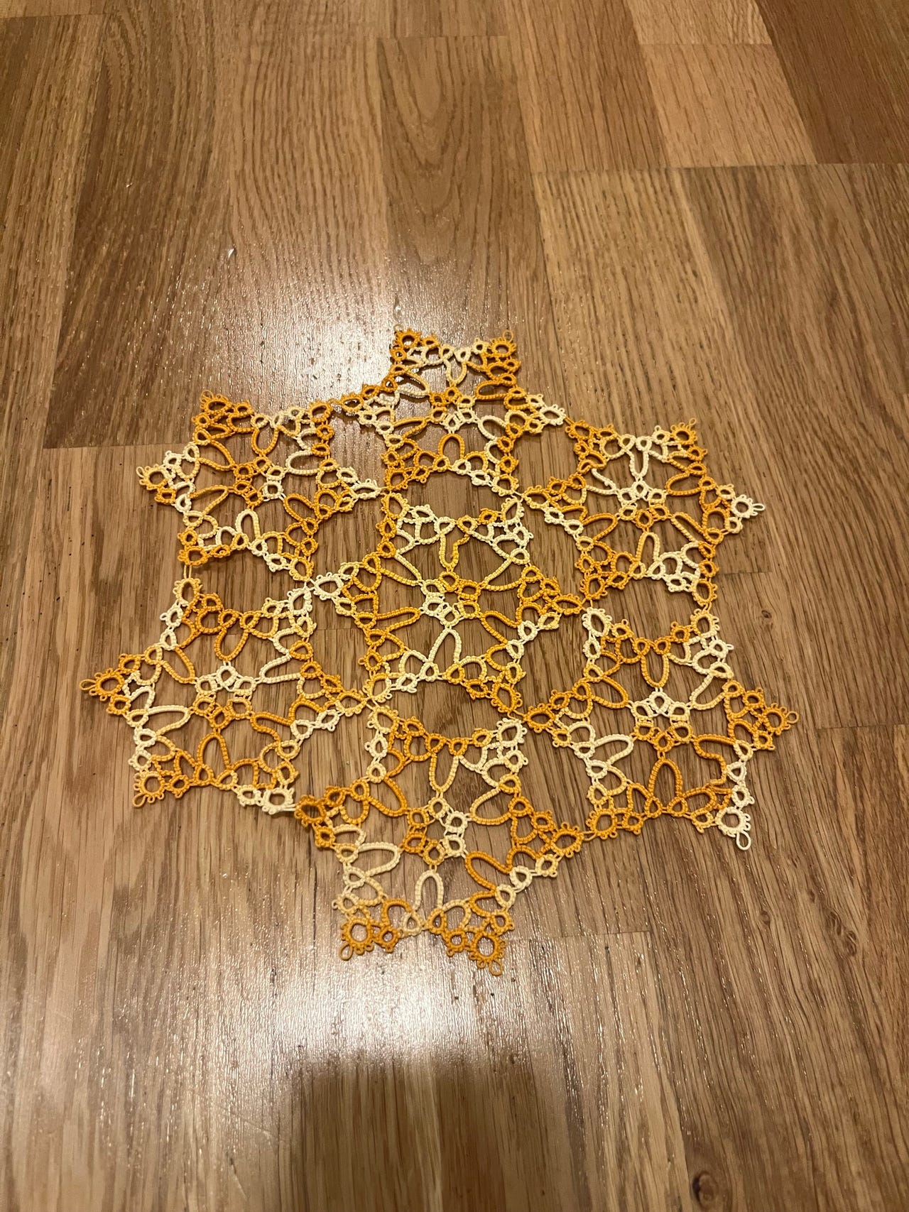 Heklet duk rund håndarbeid gul 23cm !!!NY!!! | FINN-torget