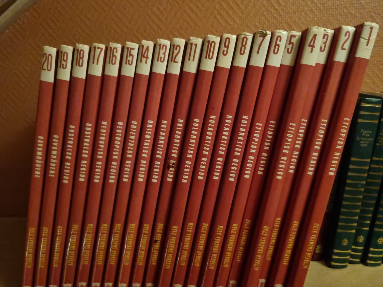 National Geographic Hele Verdens Dyreliv bokserie | FINN-torget