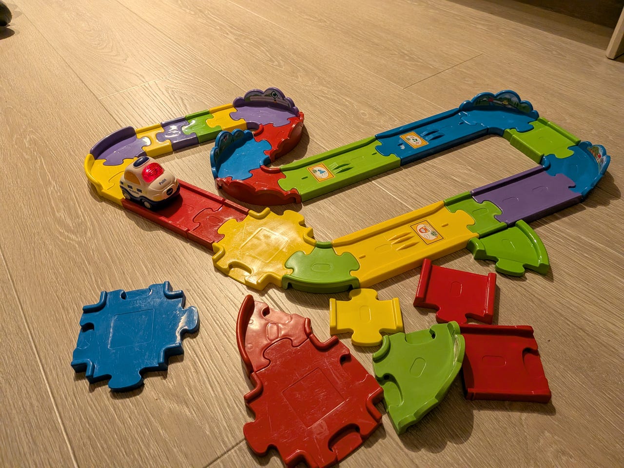Vtech toot toot bilbane med politibil | FINN-torget